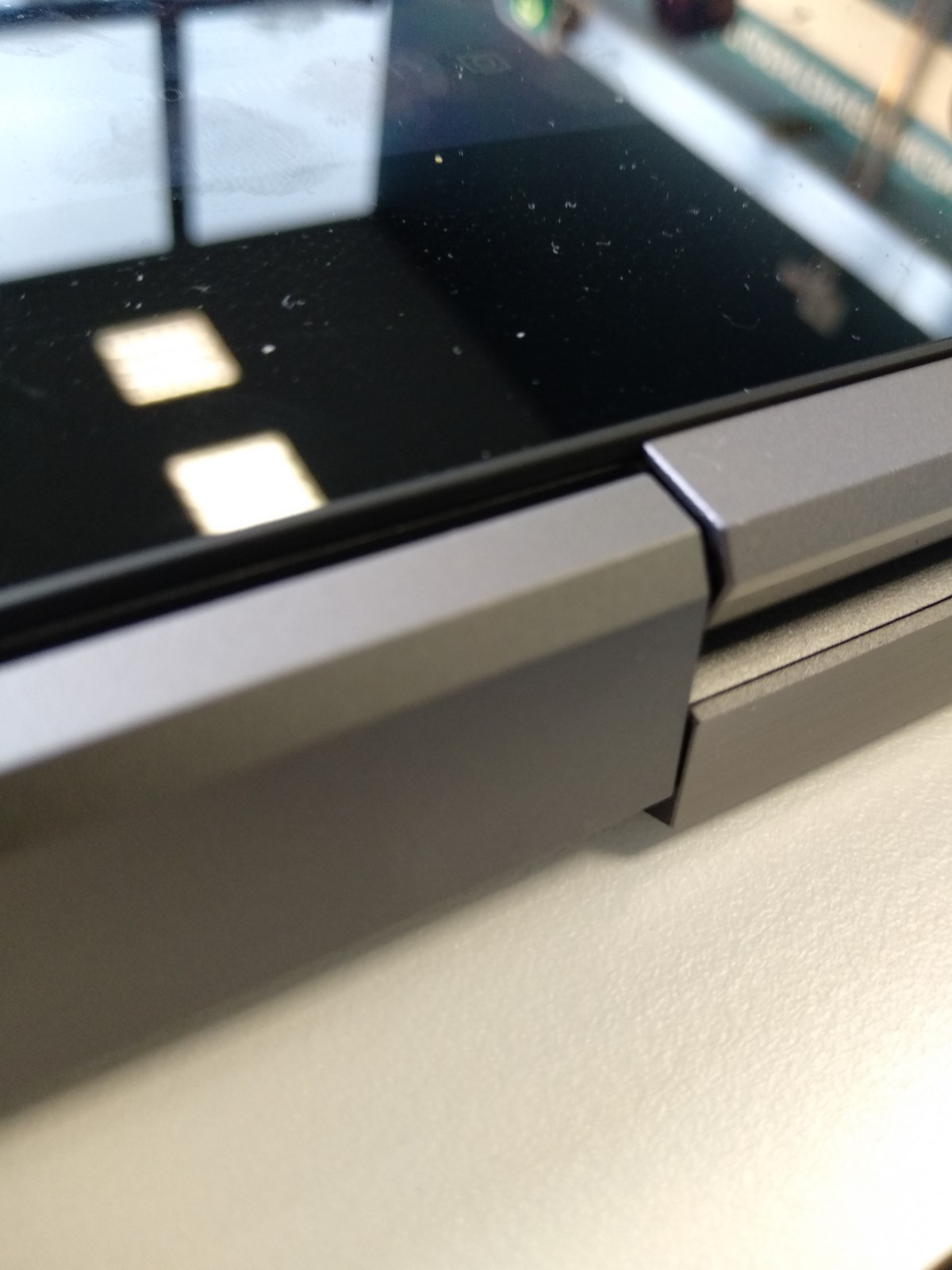 Solved: A worrisome laptop hinge - HP Support Community - 6880724