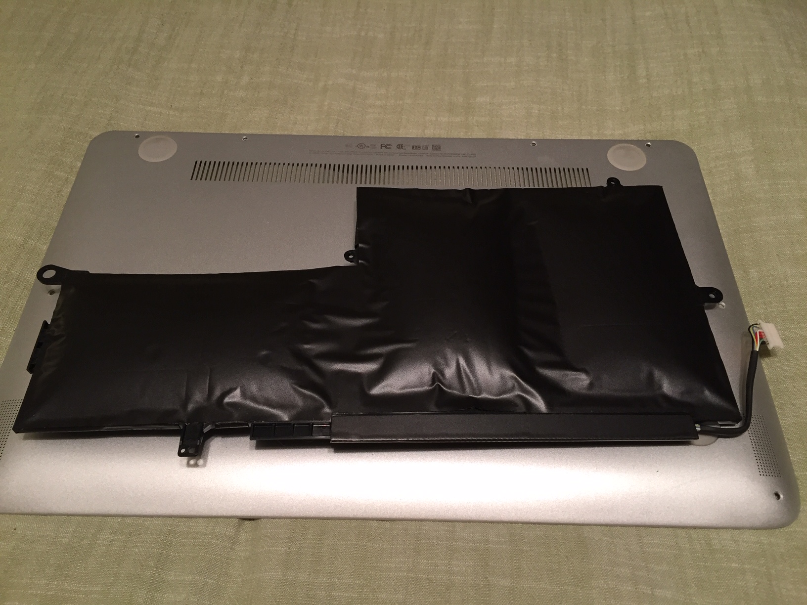 Solved: Battery Swelling on HP Spectre - HP Support Community - 7196590