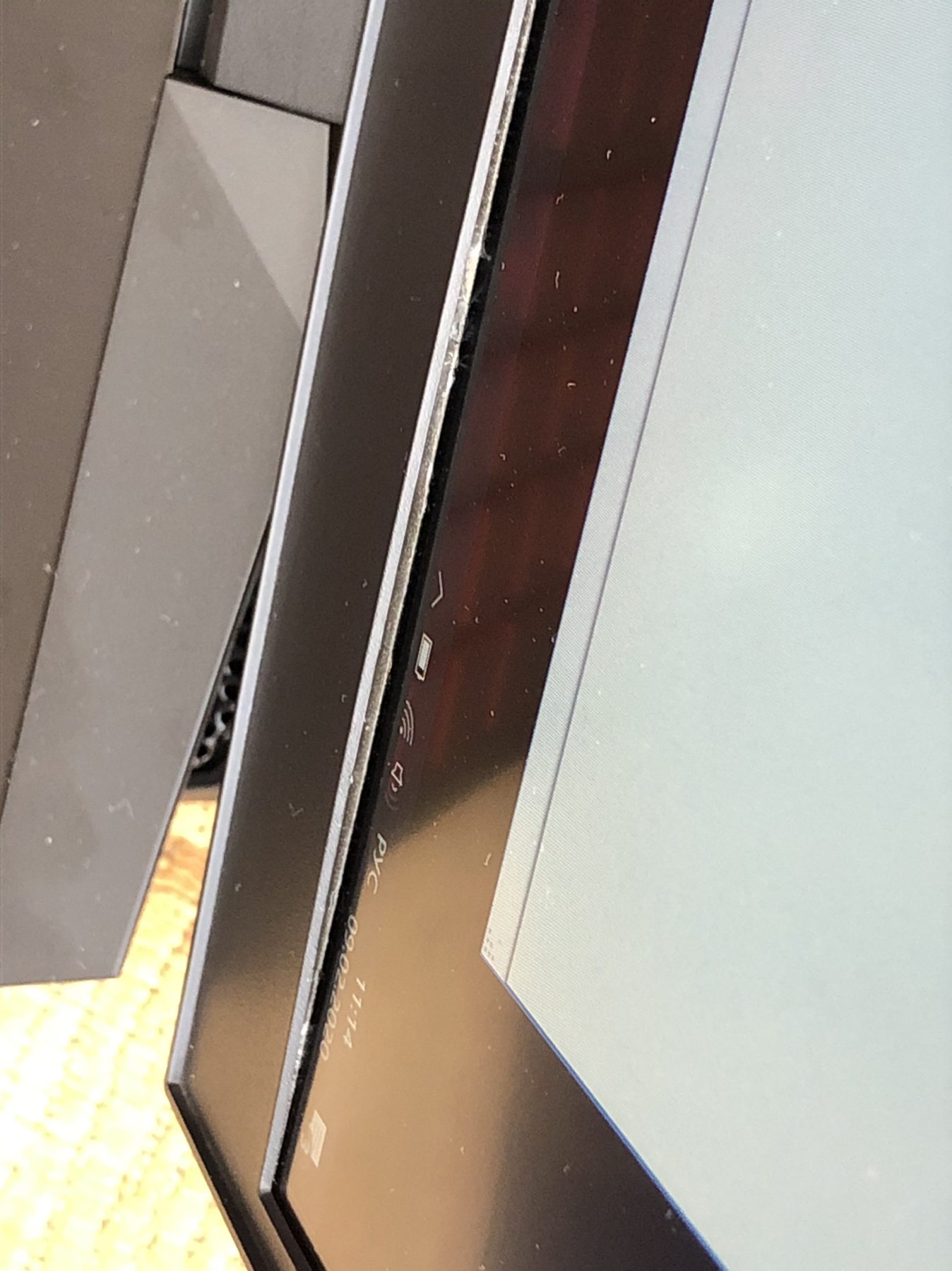 IPS Backlight Bleed and Detachable frame. Warranty case? - HP Support ...