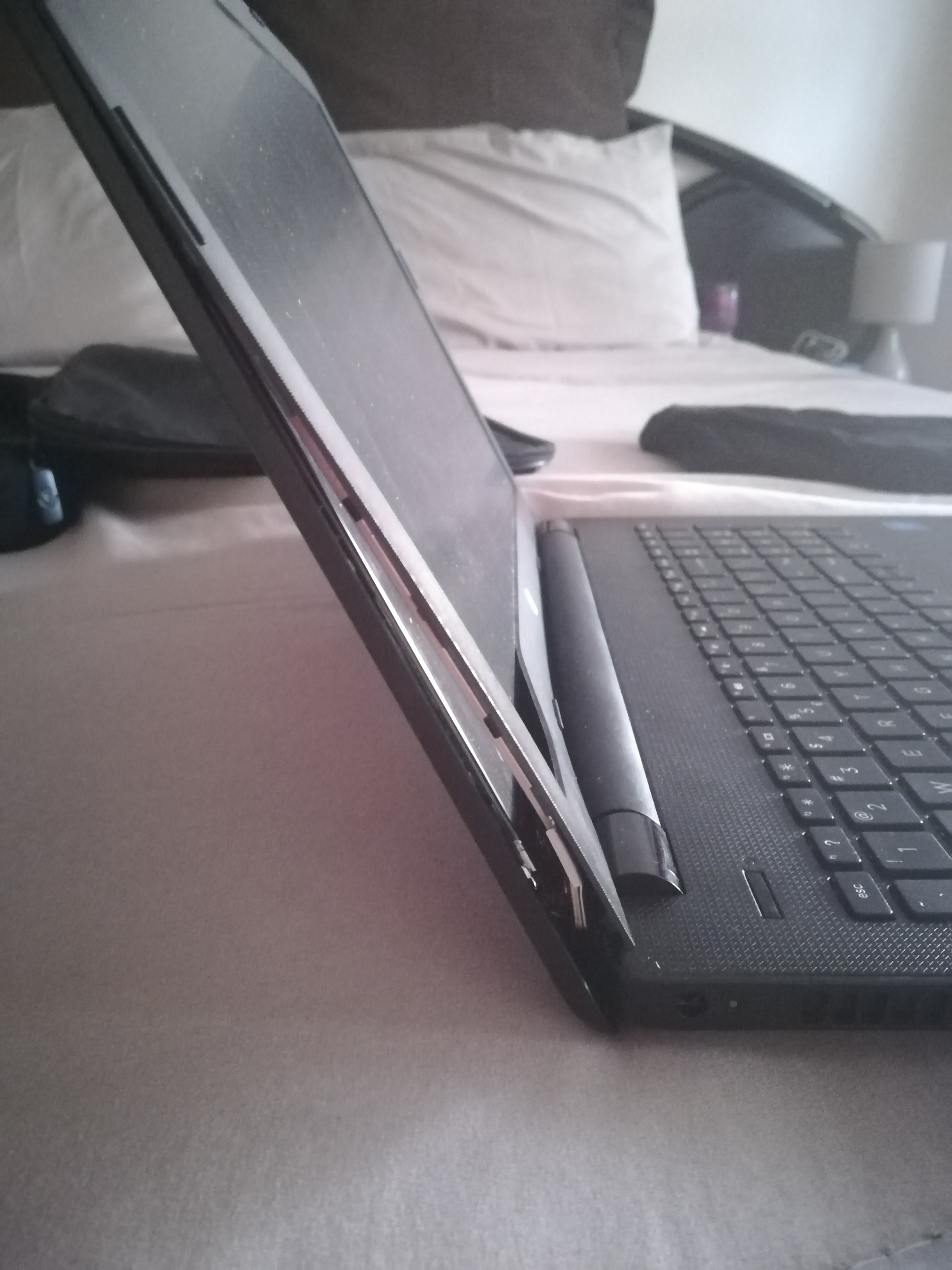 Screen frame - Poor Manufacturing - HP Support Community - 7503560