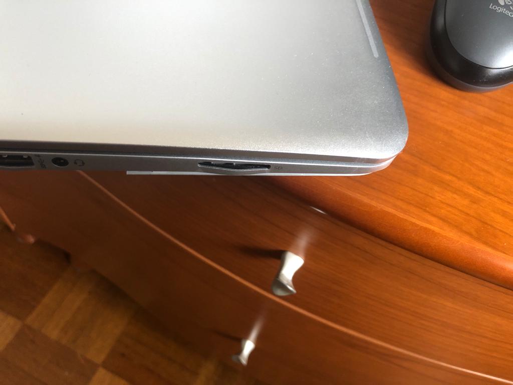 Body of the laptop is broken - HP Support Community - 7526679