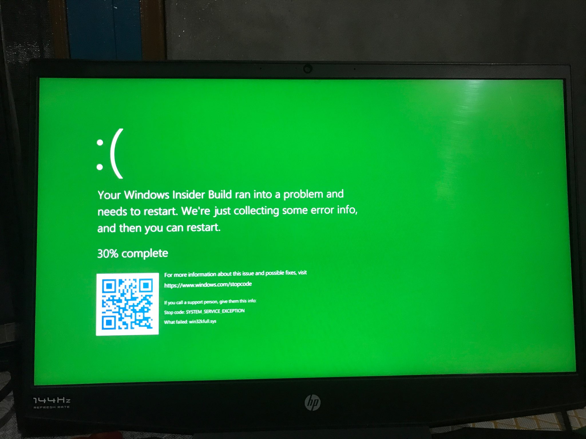 Green screen and system hanging issue - HP Support Community - 7596127