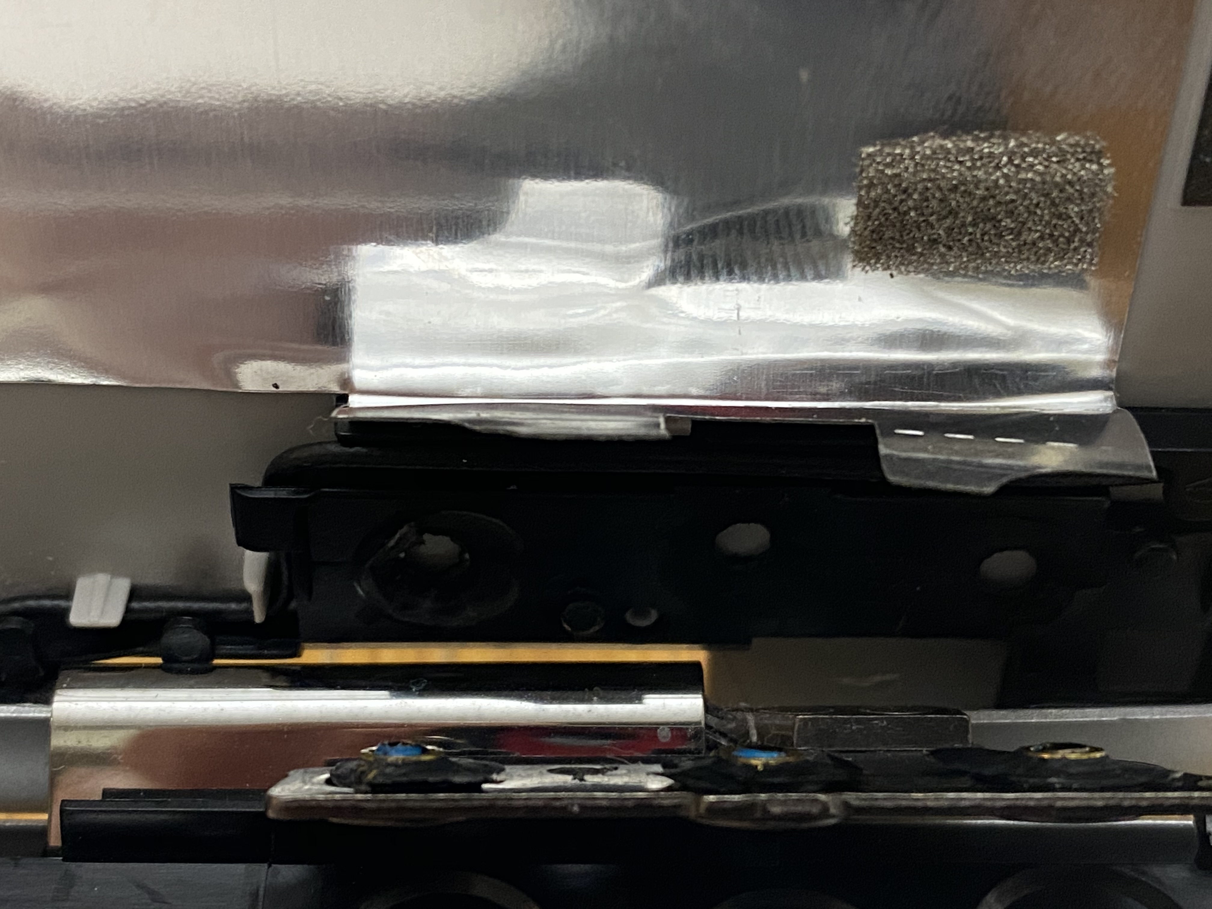 14" Pavillion Screen popped out when Laptop was opened - HP Support ...