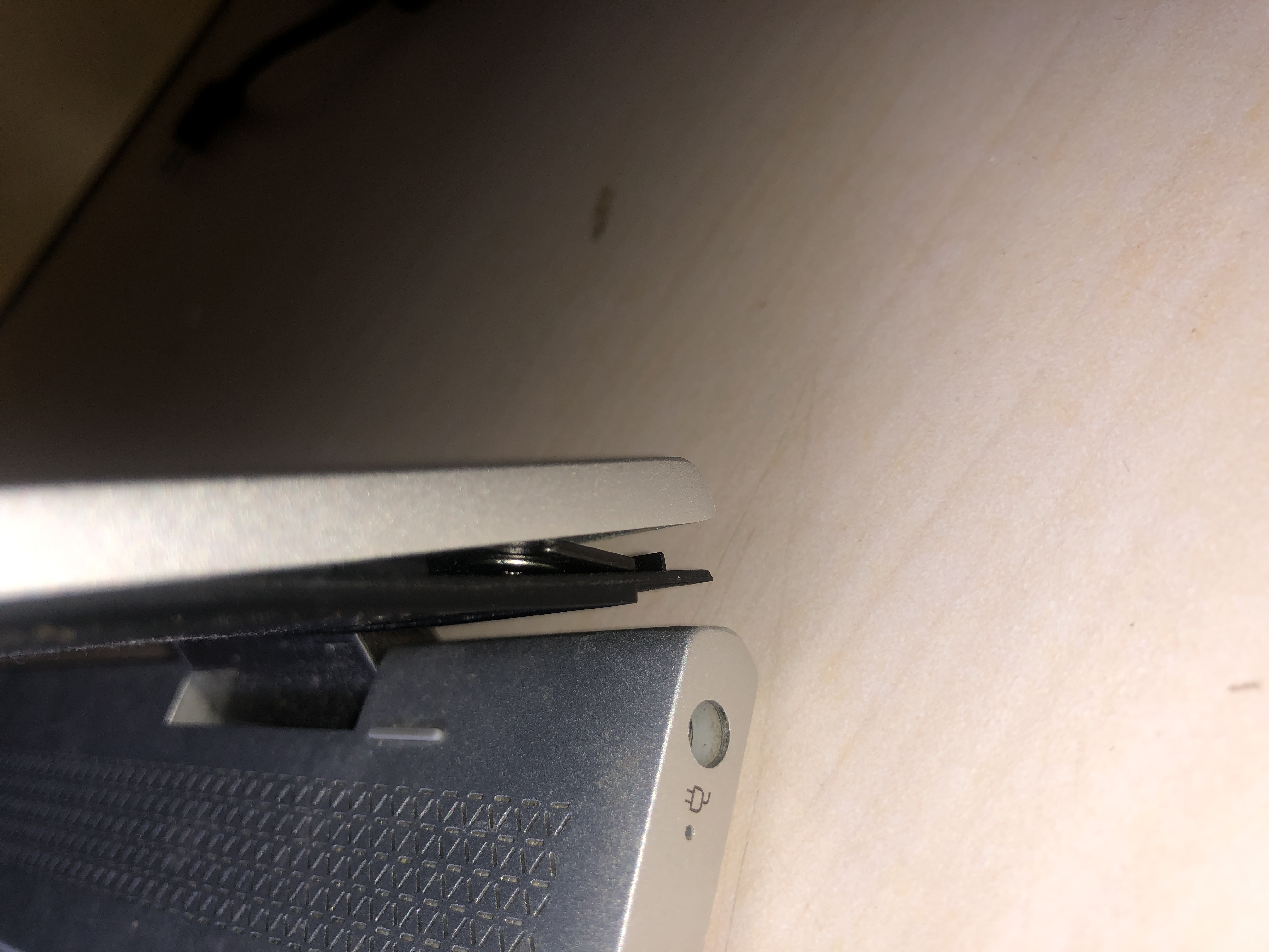 Laptop screen join coming off from right side from its hinge... - HP ...