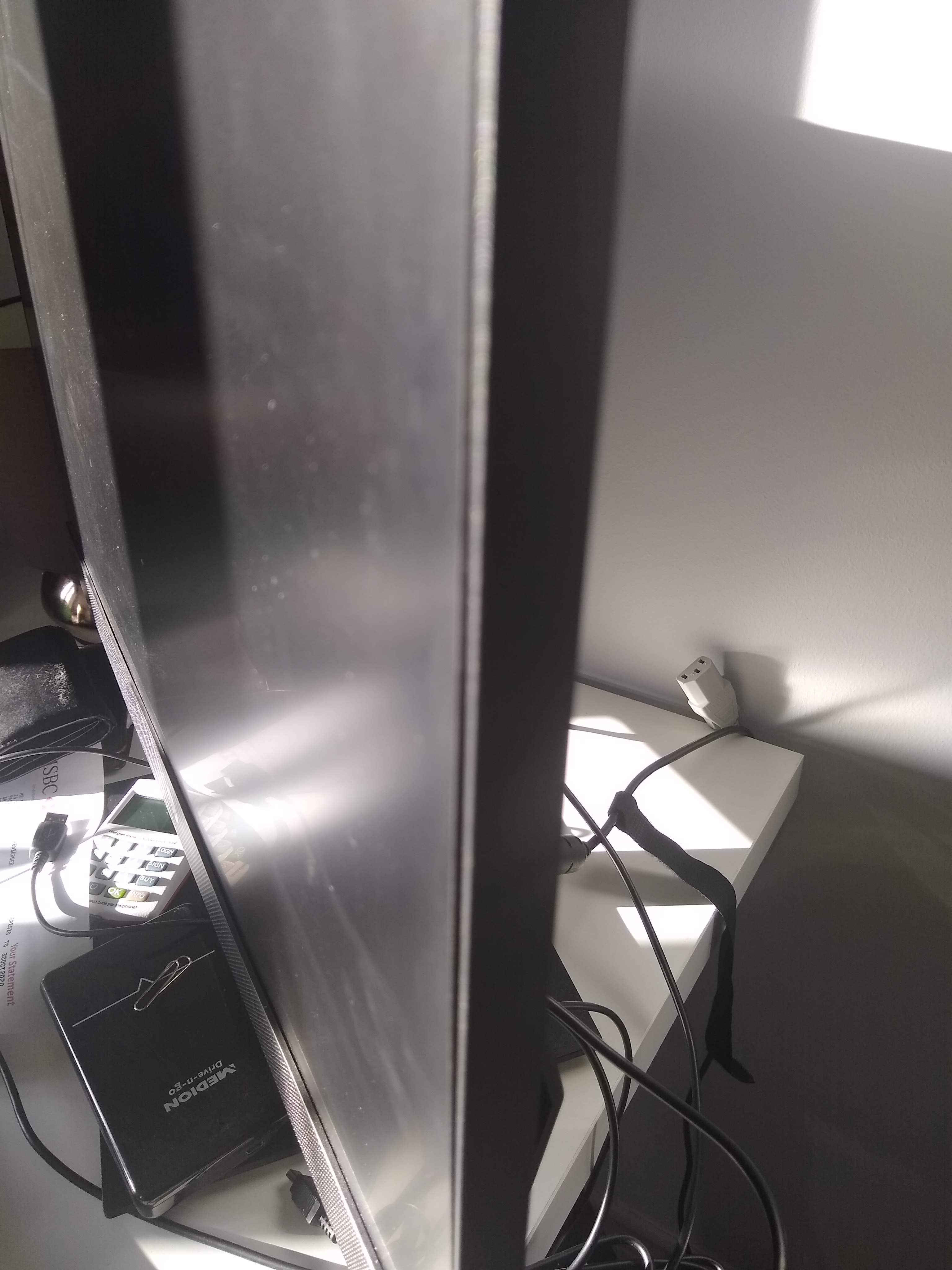 Green fringe on right hand side of screen, and screen panel ... - HP ...