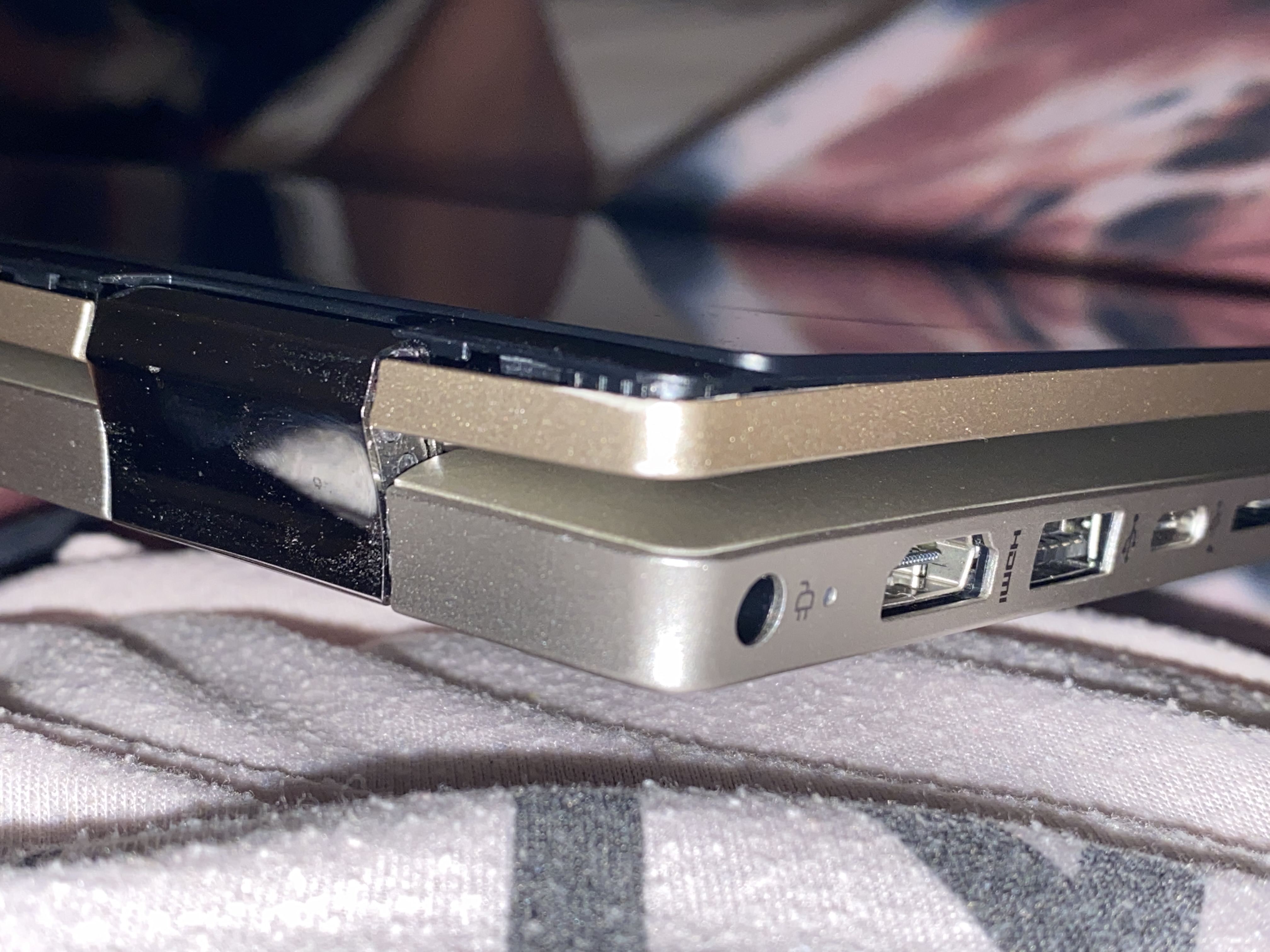 Lifting at Bottom of Laptop Screen - HP Support Community - 8004371