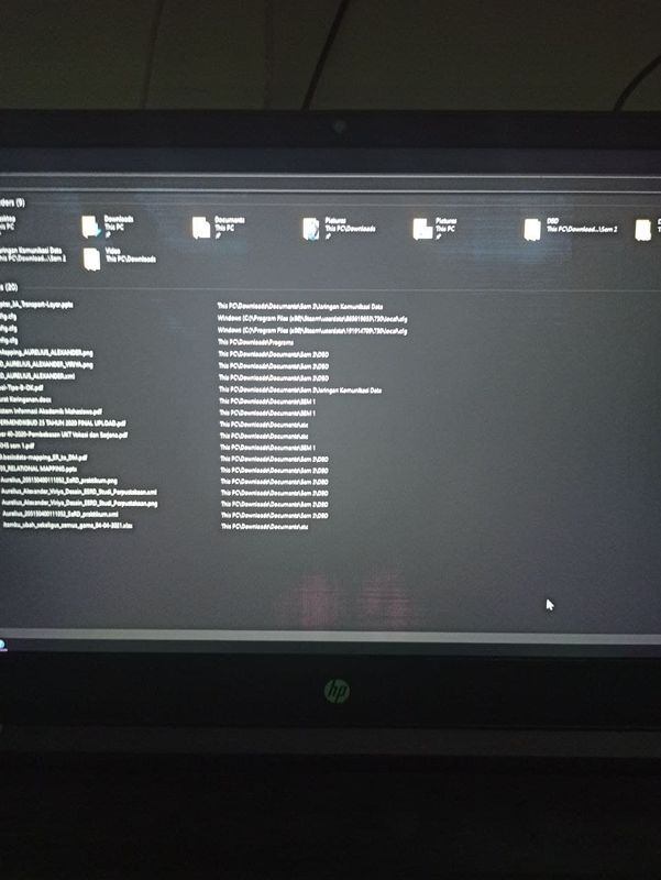 Another green dots on screen, but this time its a different ... - HP ...