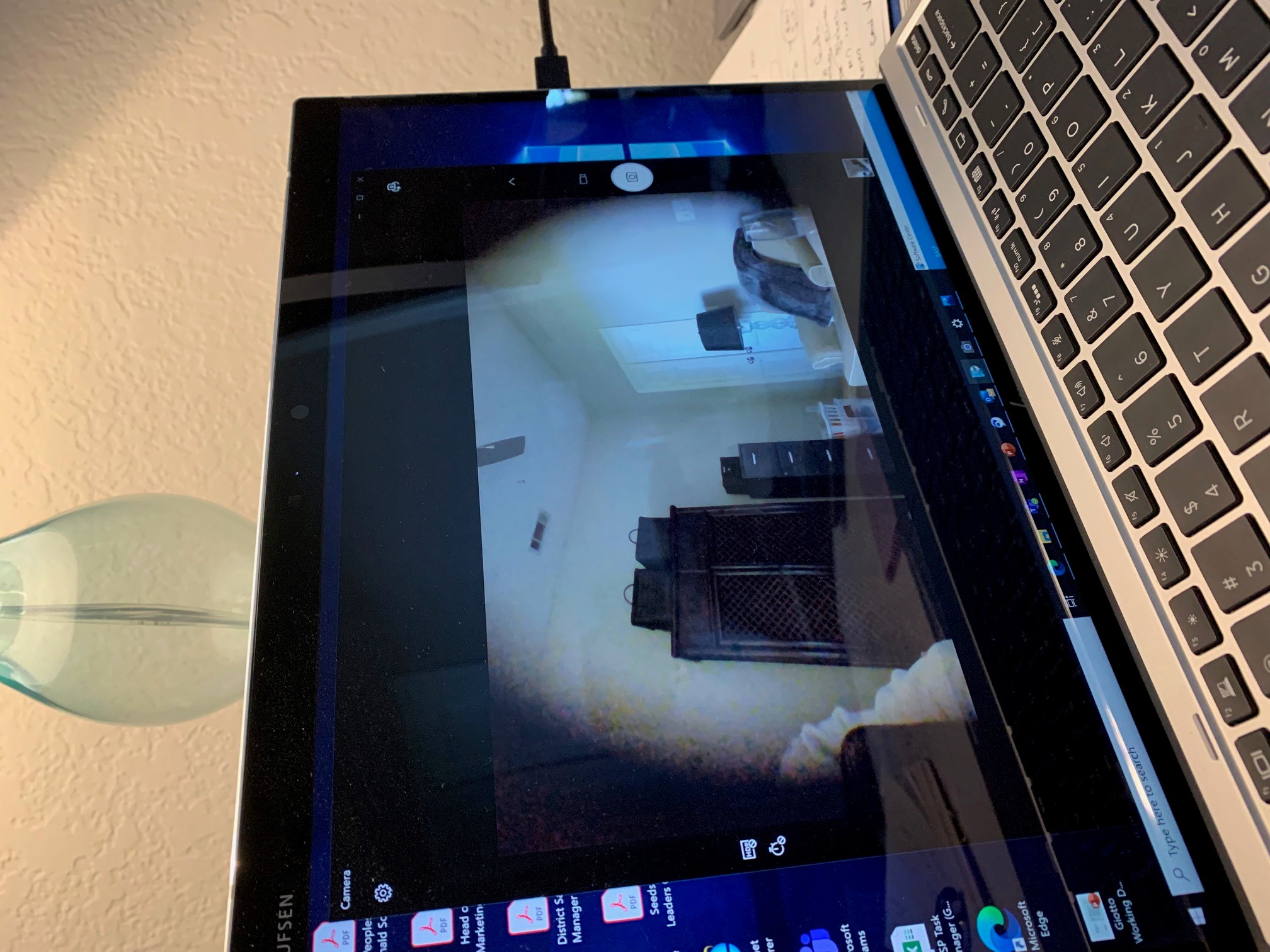 Camera creates peephole effect - HP Support Community - 8042499