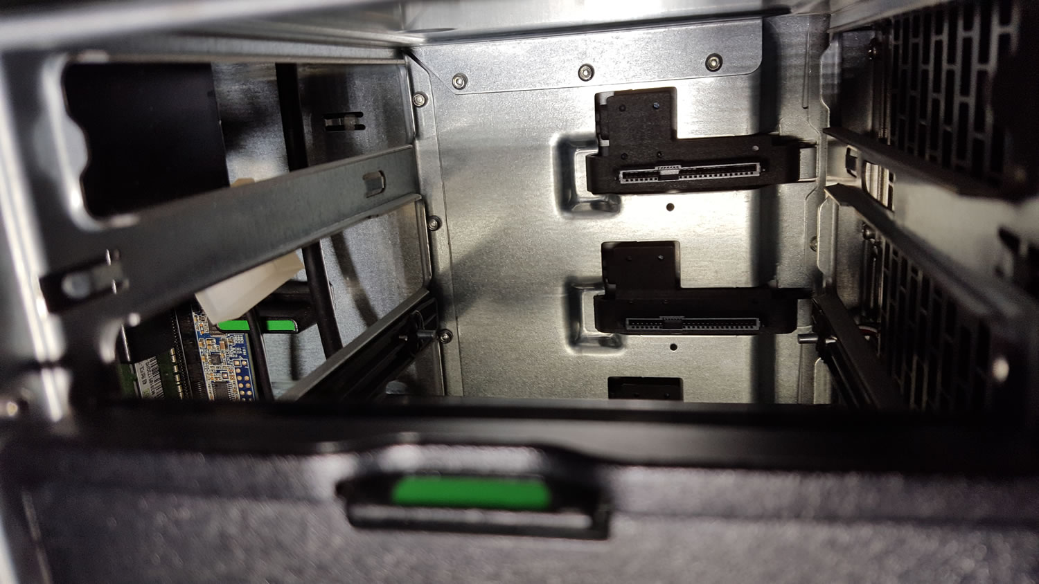 How insert 1 or 2 SATA 3 HDDs in HP Z620 WS PC - problem sat... - HP ...