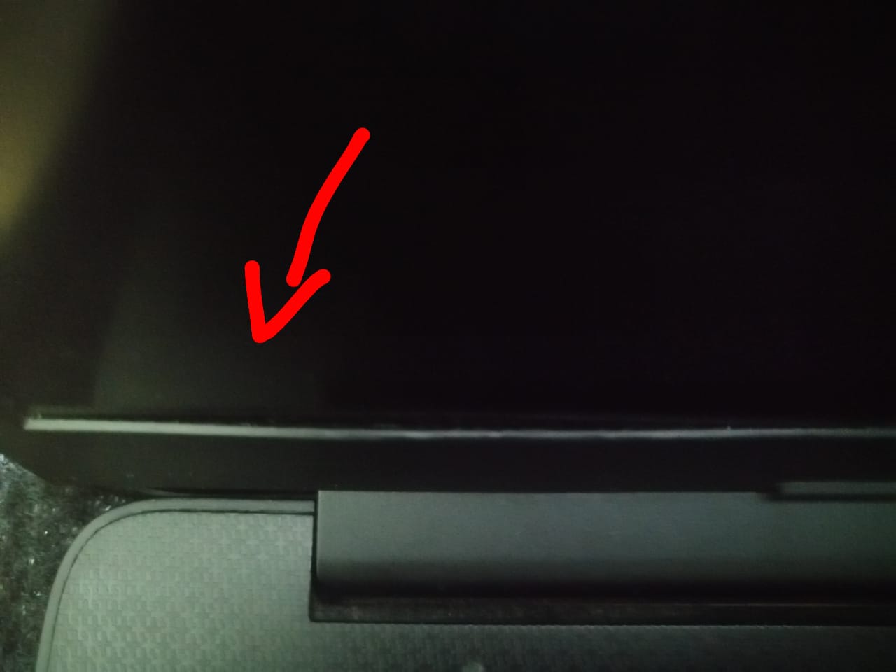 HP laptop 15s-du2058TU laptop screen frame comming off - HP Support ...