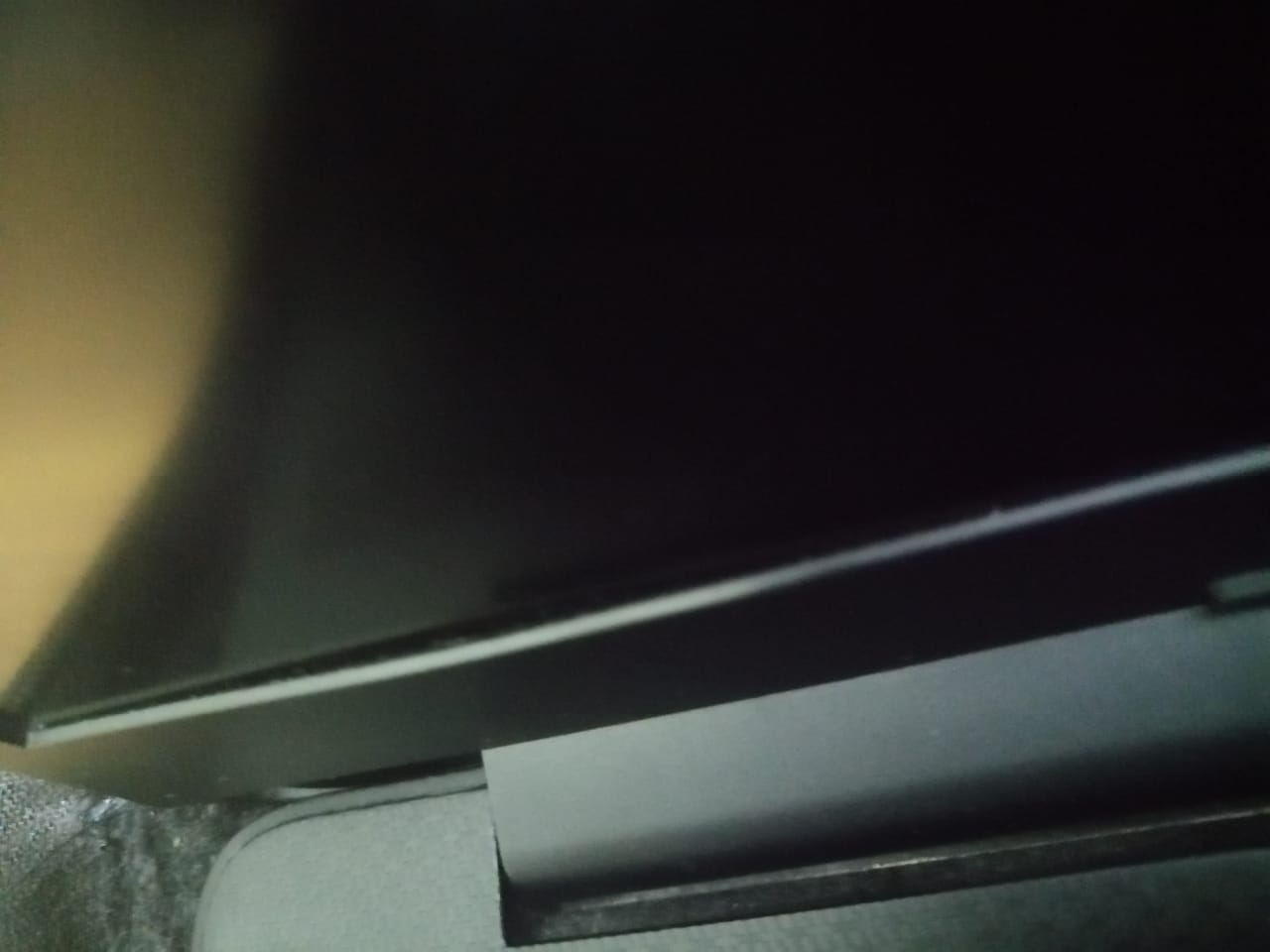 HP laptop 15s-du2058TU laptop screen frame comming off - HP Support ...