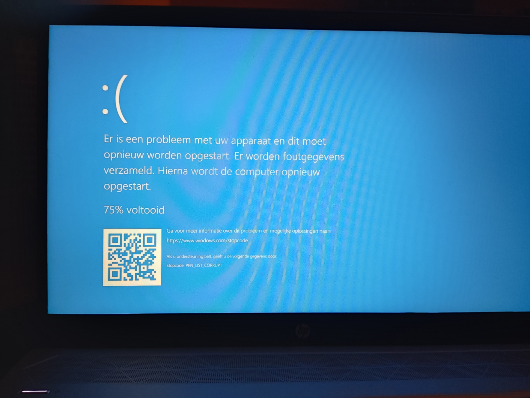 Frequent screen freezing with distortion & blue screens - HP Support ...