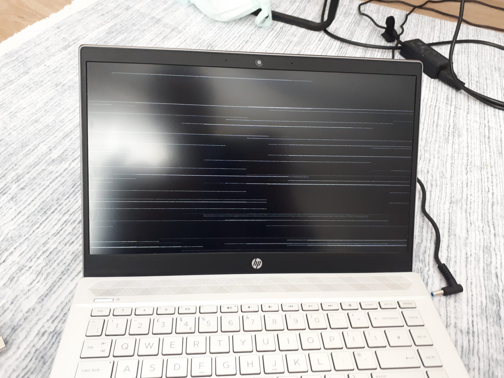 horizontal lines on my laptop - HP Support Community - 8180136