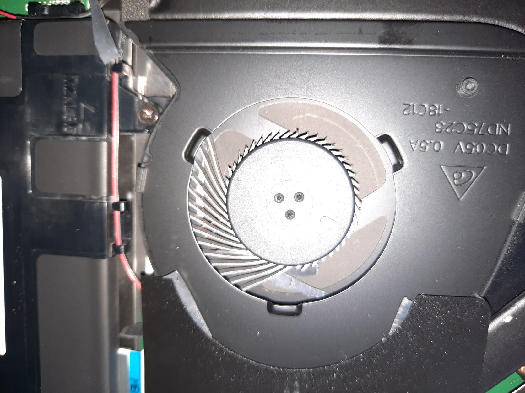 Demolished Right Cooling Fan Blades - HP Support Community - 8182024