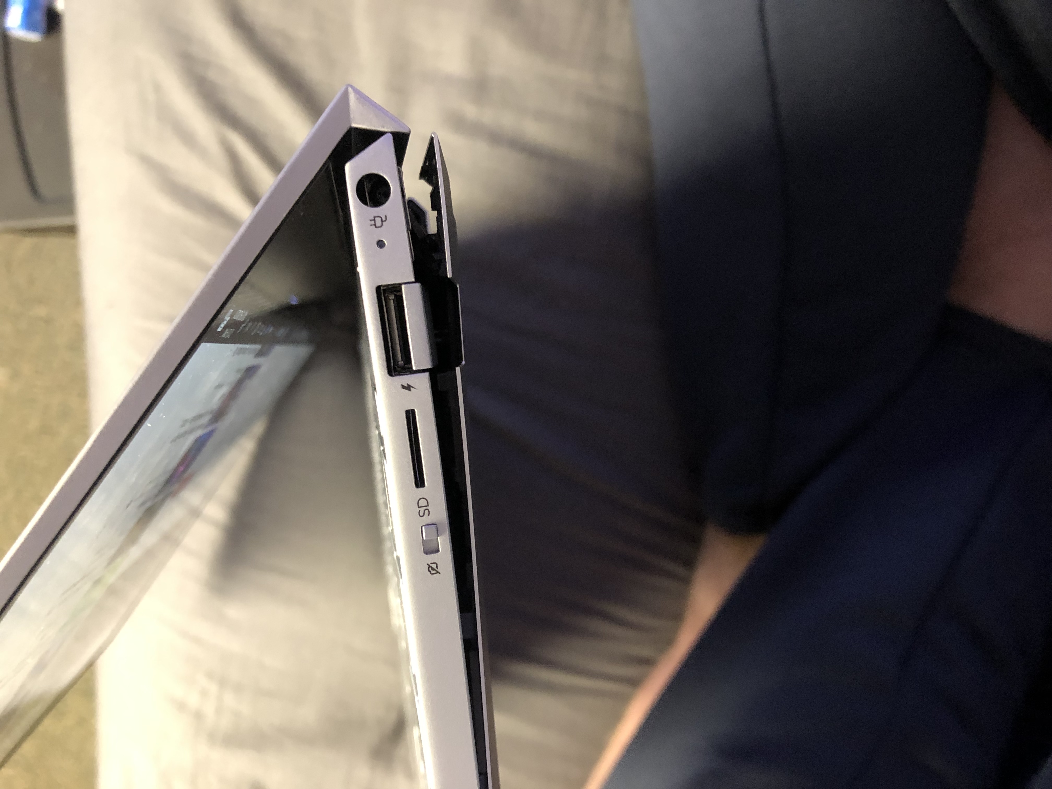 Broken hinge on bottom right of laptop - HP Support Community - 8194074