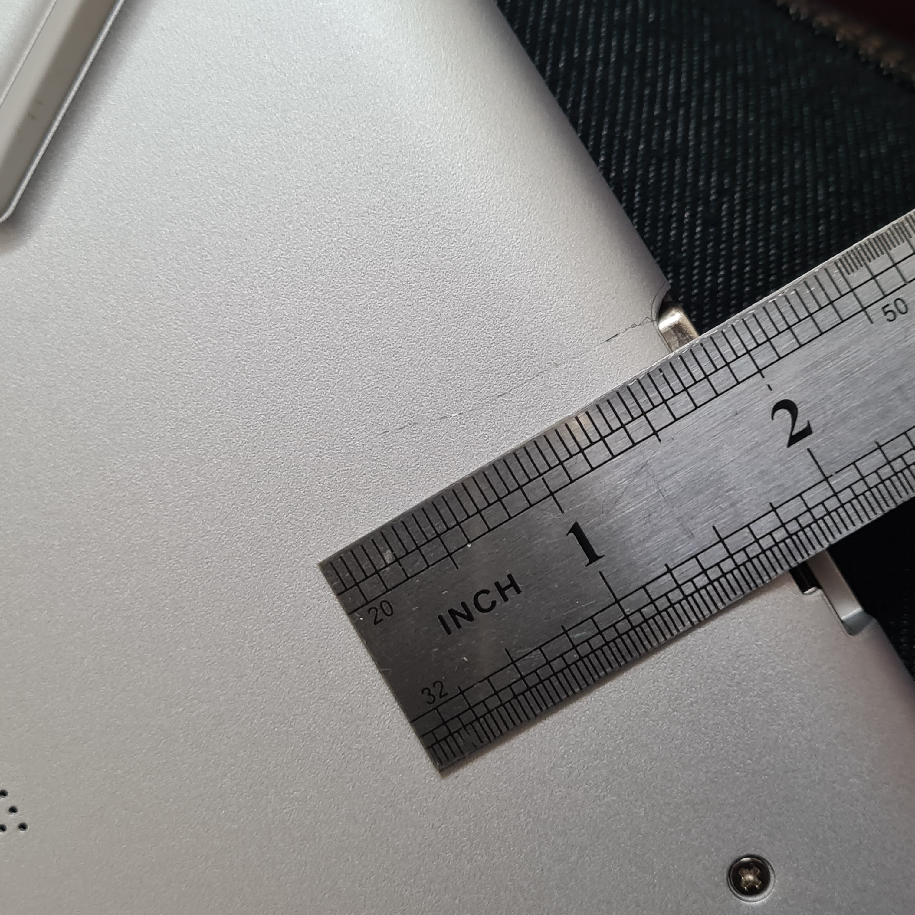 Crack on bottom - HP Support Community - 8261220