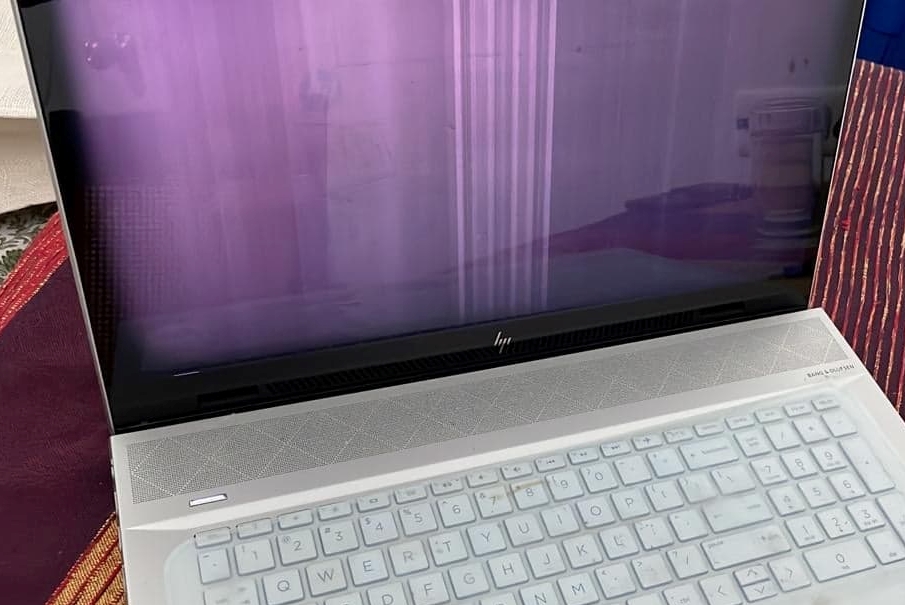 Black and white screen upon startup - HP Support Community - 8357884