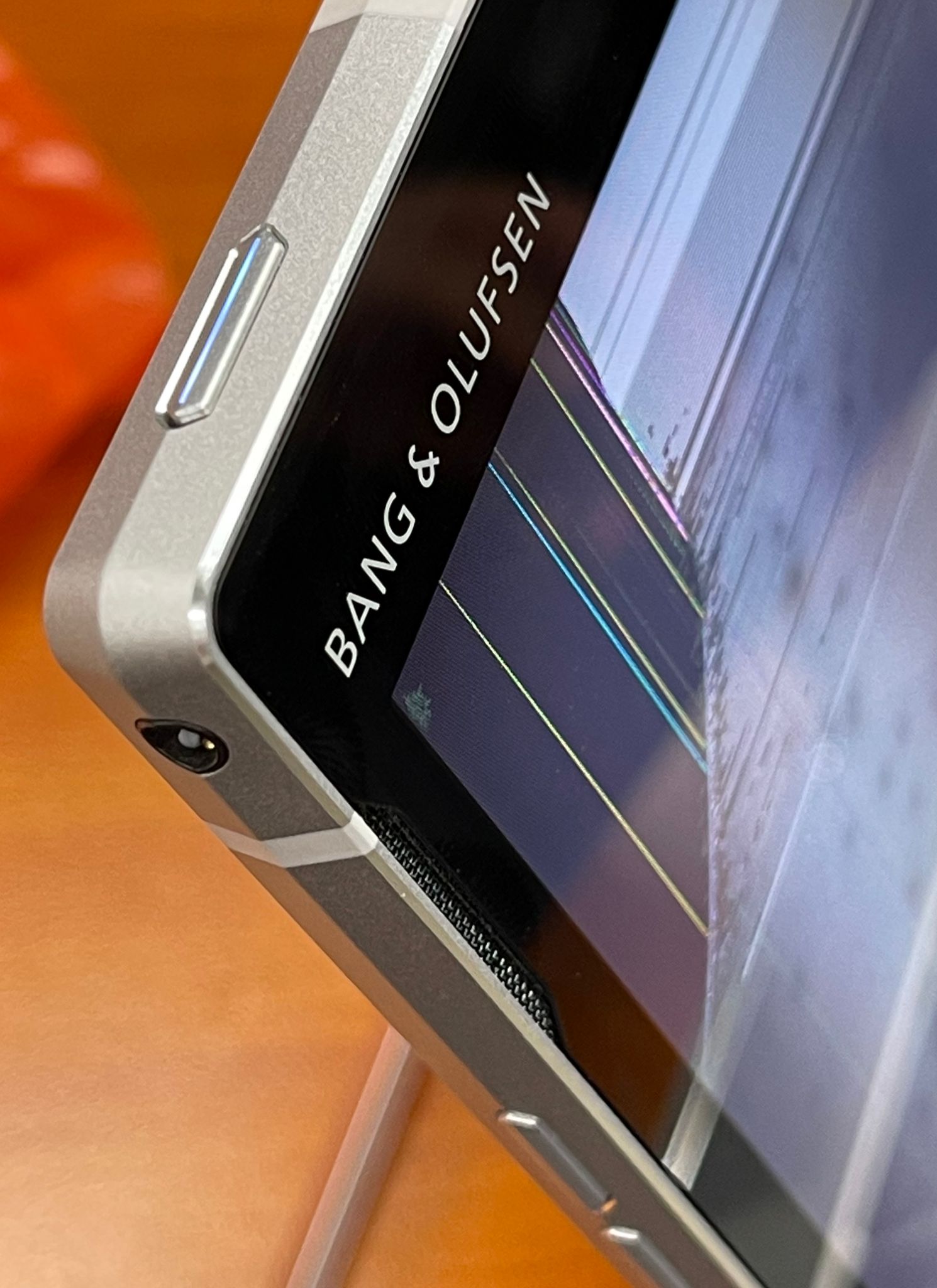 Solved: Screen Auto POP out when Laptop is heated - on for 4 hours - HP ...