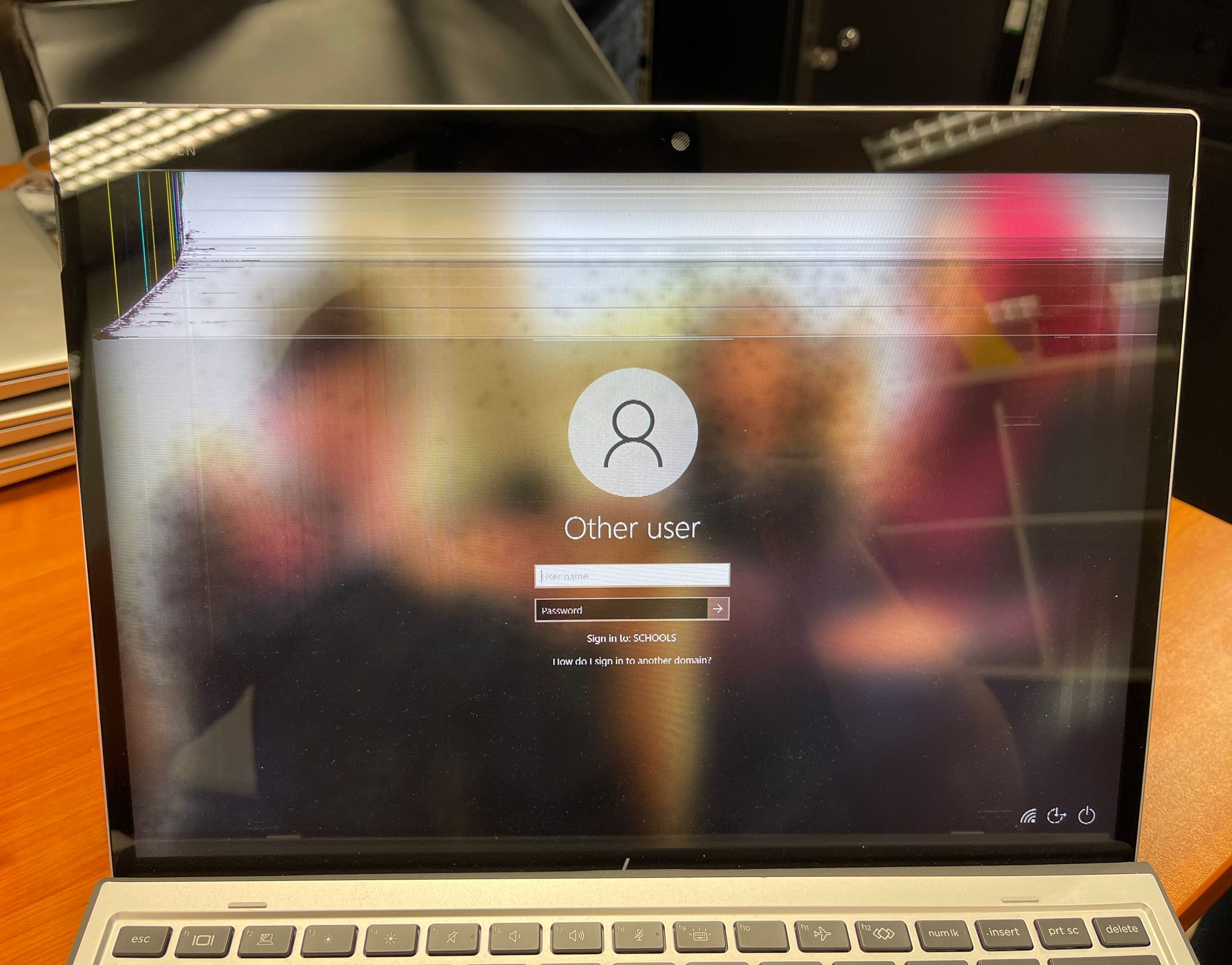Solved: Screen Auto POP out when Laptop is heated - on for 4 hours - HP ...