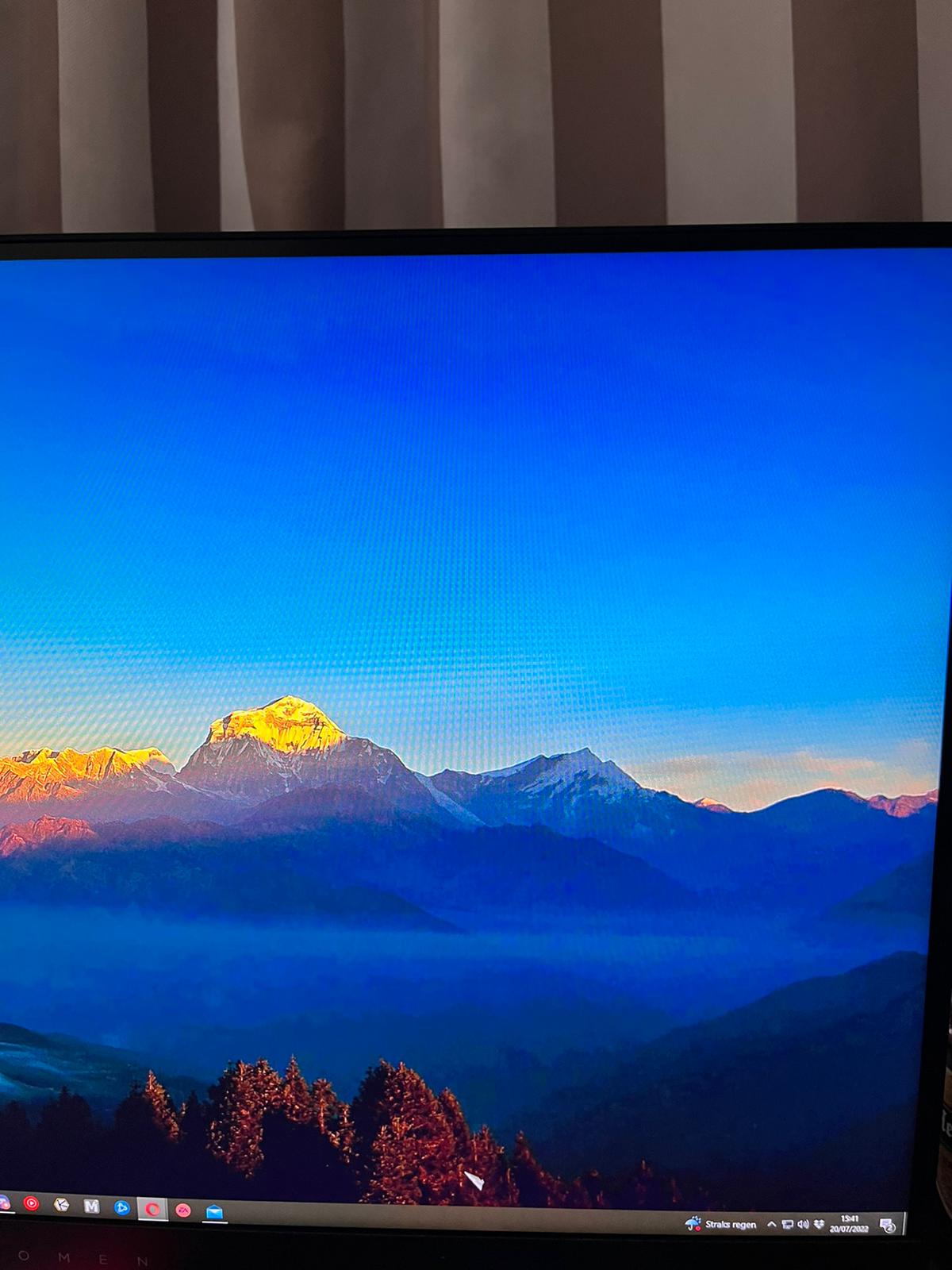 I have a problem with my HP OMEN 27 monitor (bleeding) - HP Support ...
