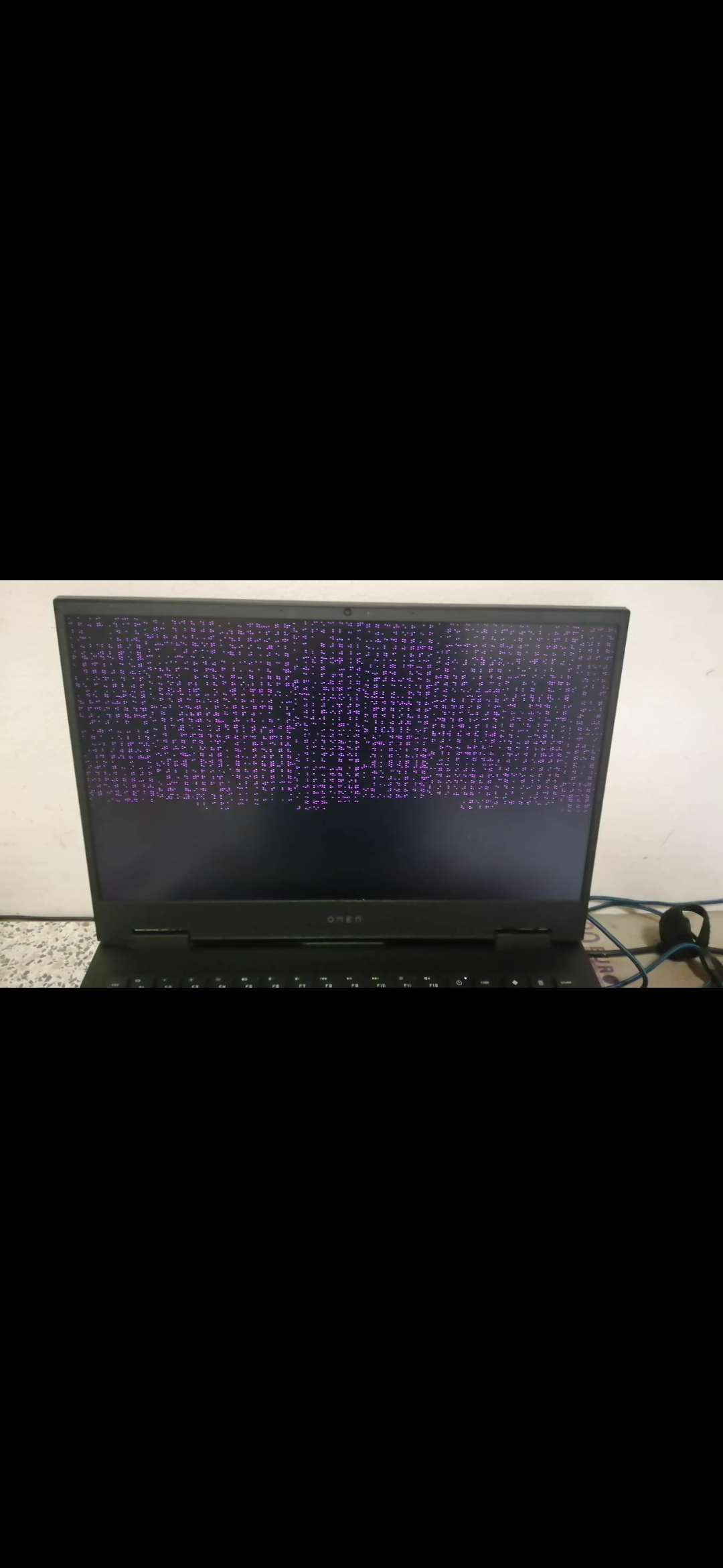 New Laptop, pink little lines on the destkop after crashing ... - HP ...