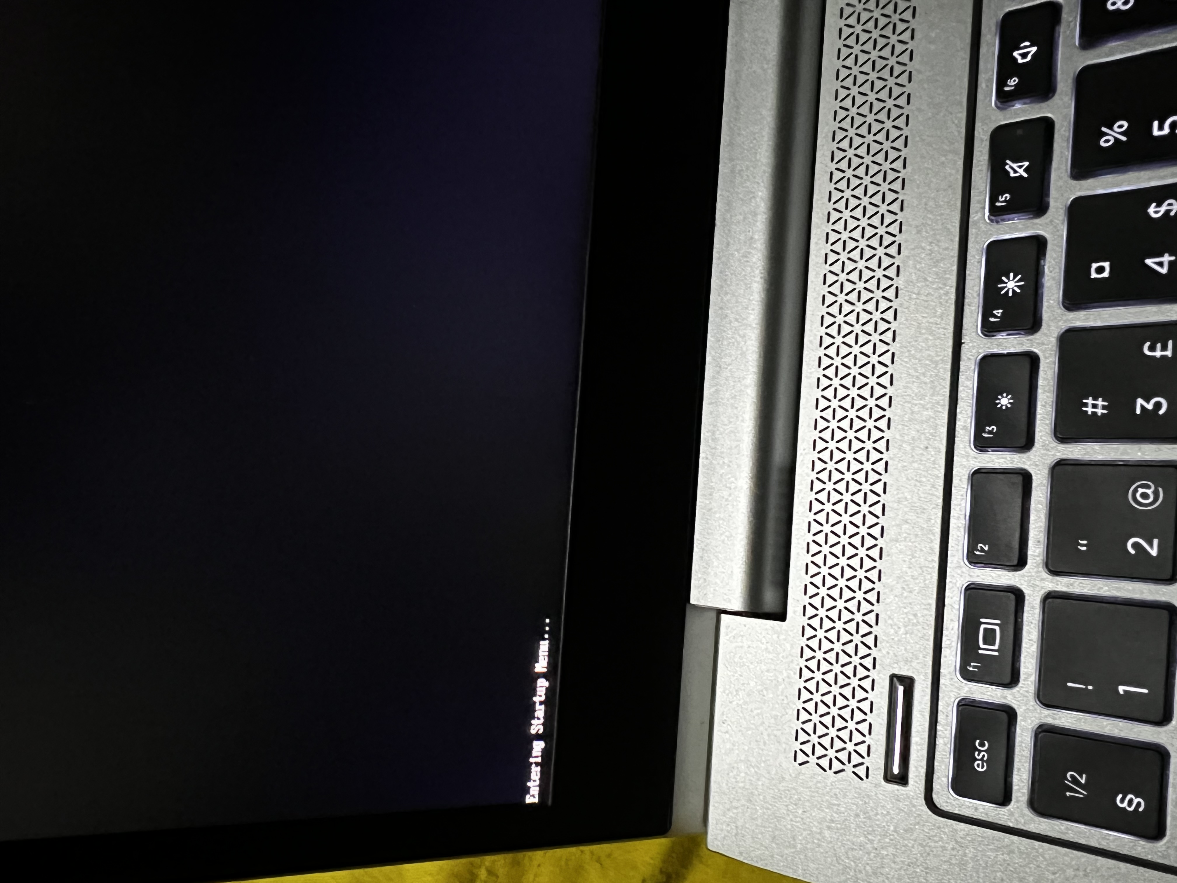 My laptop turn on and stuck on logo - HP Support Community - 8478303
