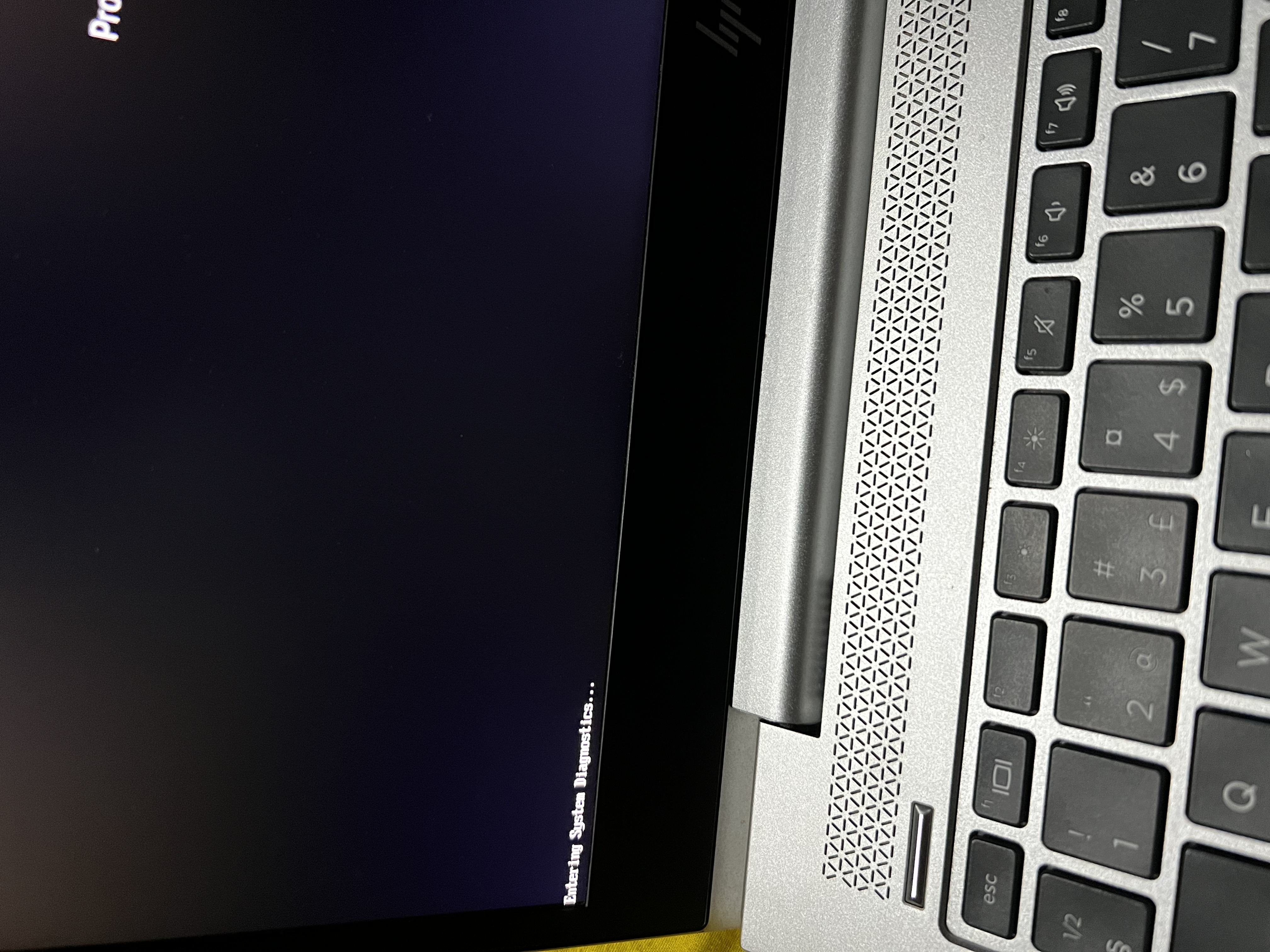 My laptop turn on and stuck on logo - HP Support Community - 8478303