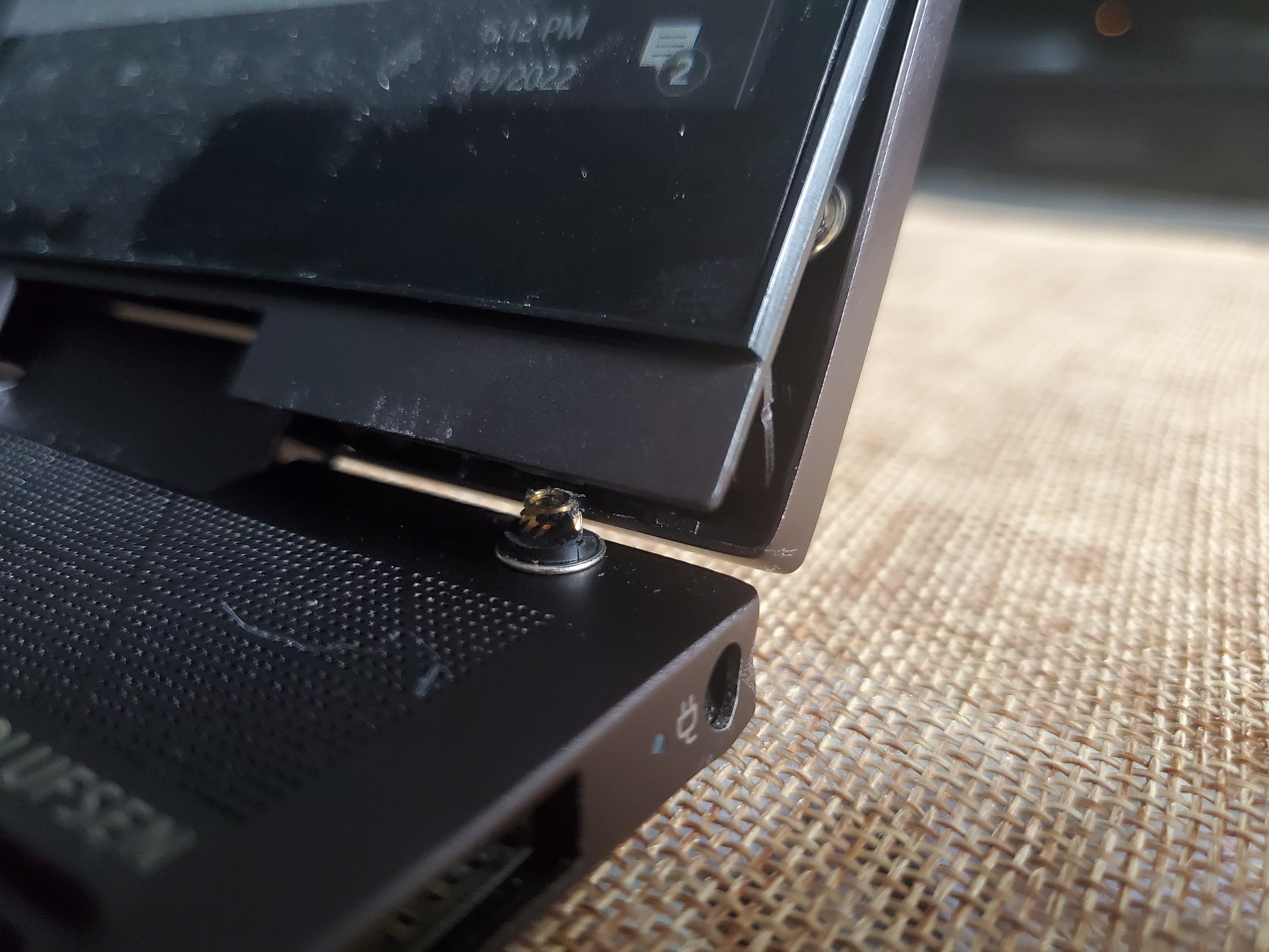 Laptop hinge broke with normal usage - HP Support Community - 8532924