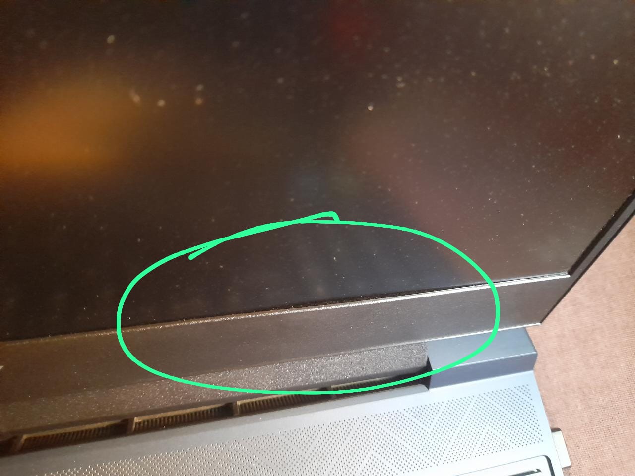 Gap between screen and bezel of my laptop - HP Support Community - 8535234