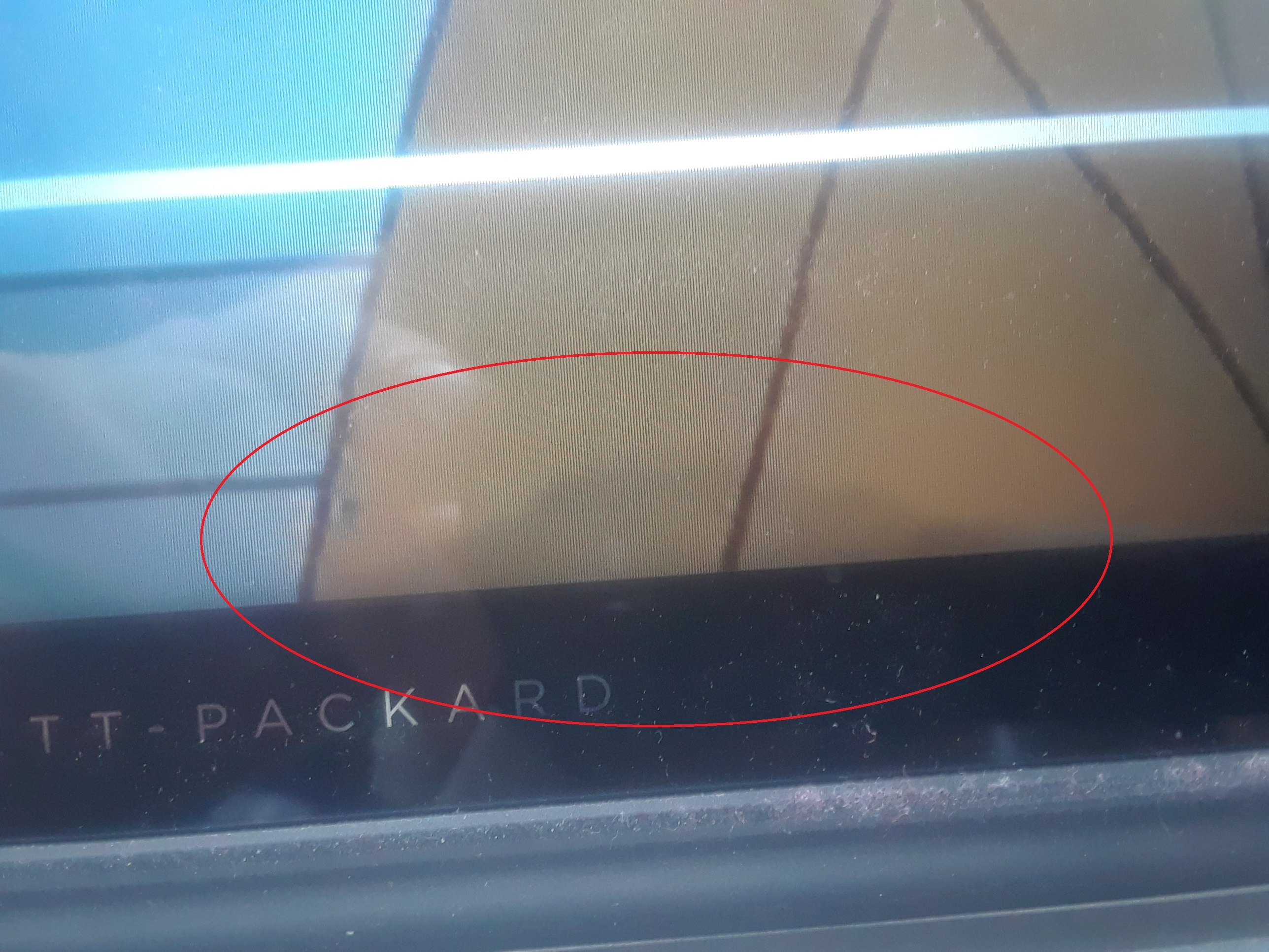 Factory defect hiding behind taskbar - HP Support Community - 8536945