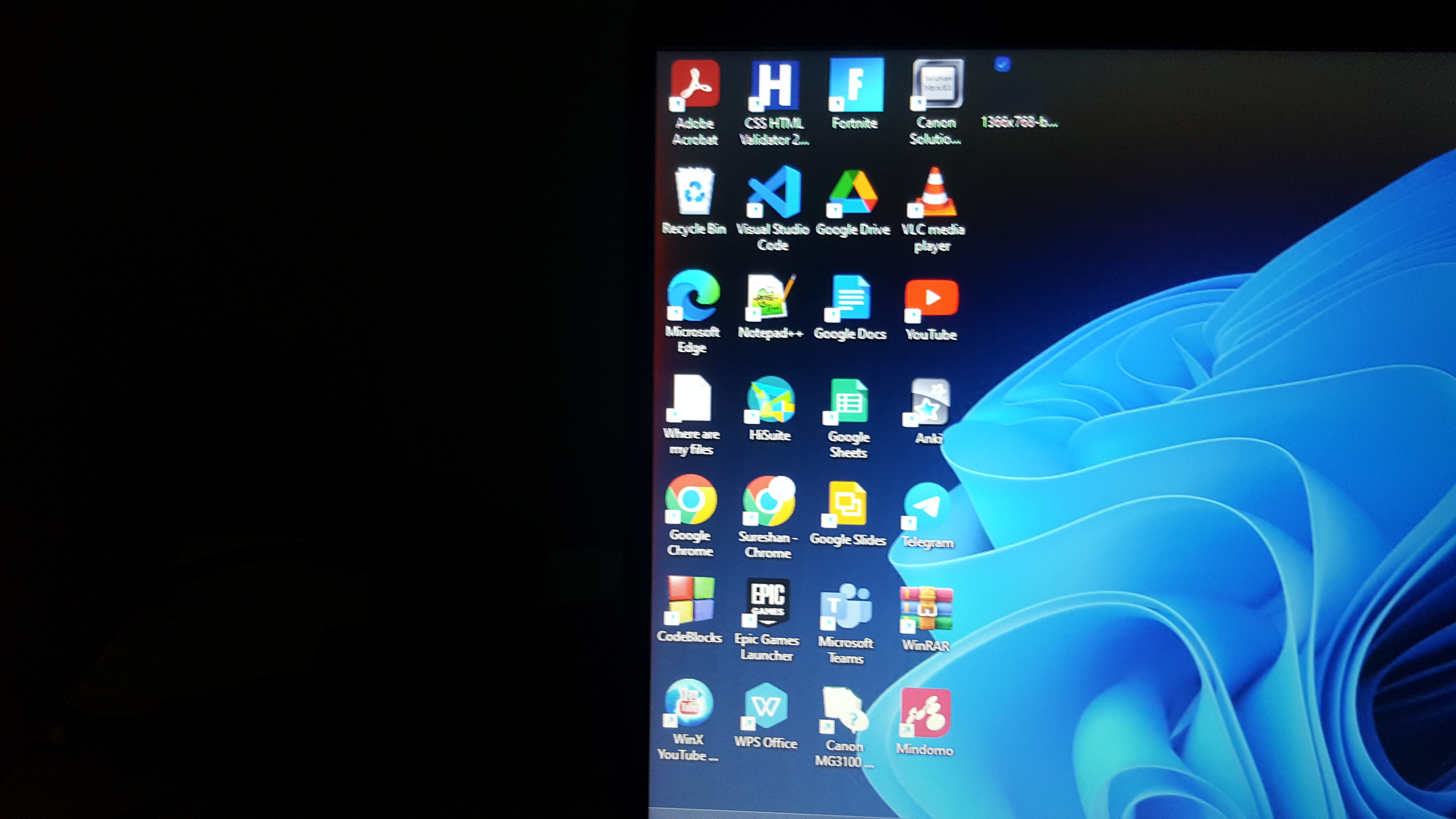 REDISH TINT on edges of Notebook SCREEN - HP Support Community - 8598504