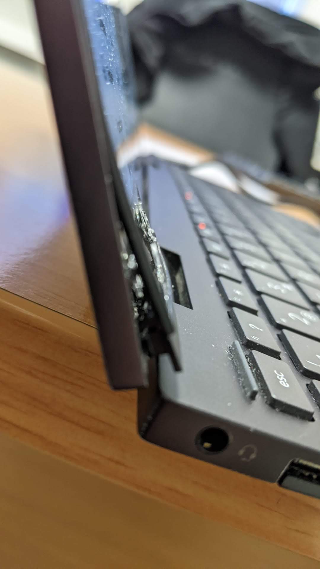 Solved: HP Envy x360 Right Hinge Broken - HP Support Community - 8599681