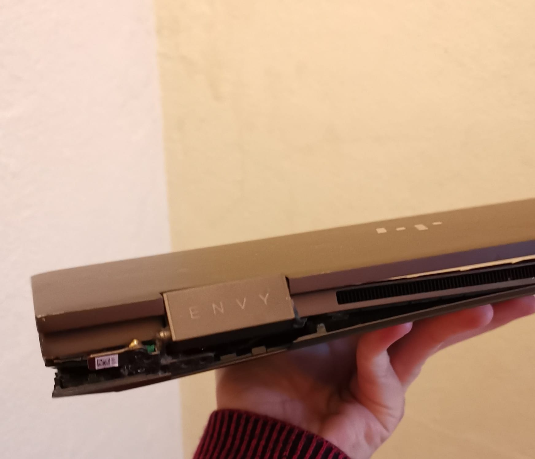 HP Envy hinge problem - HP Support Community - 8613964