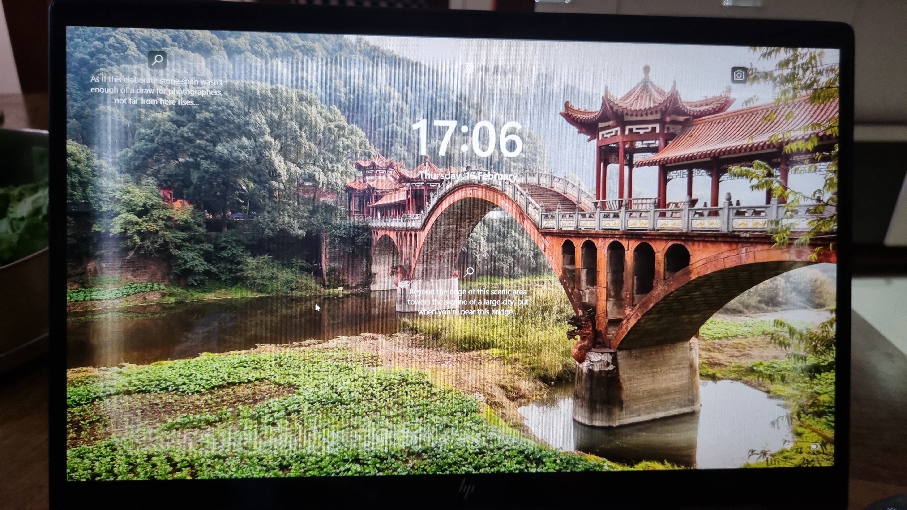 A White Square Blurred Screen - HP Support Community - 8620002