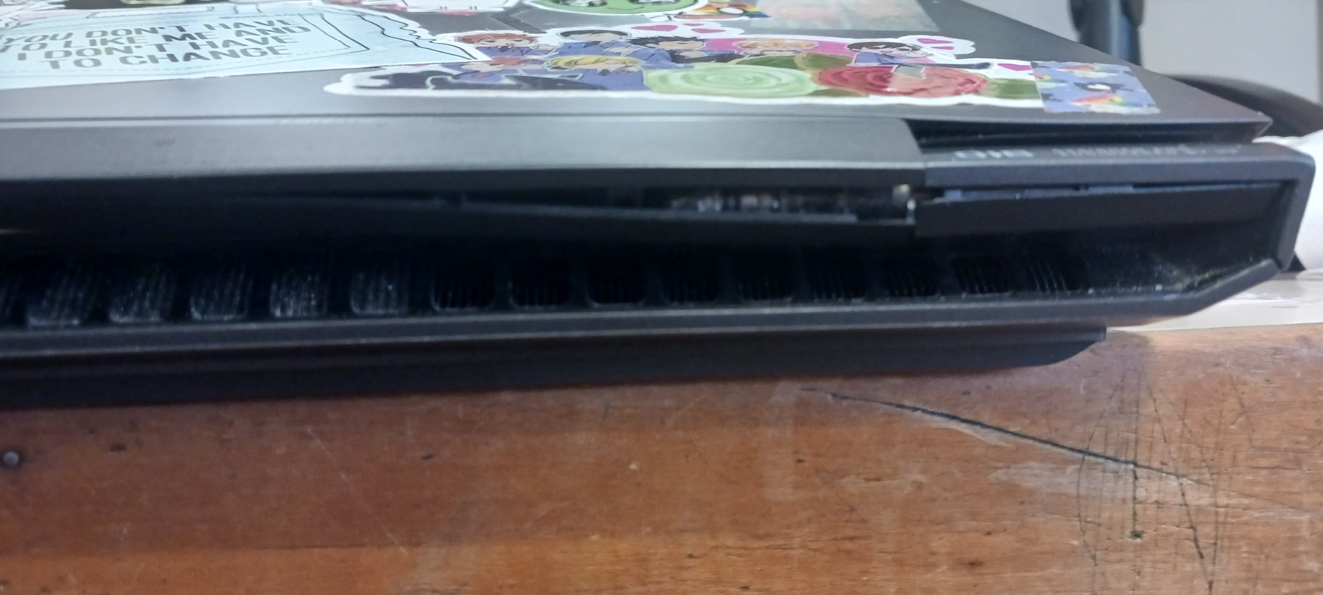 HP VICTUS 16.1 HINGE ISSUE - HP Support Community - 8650946