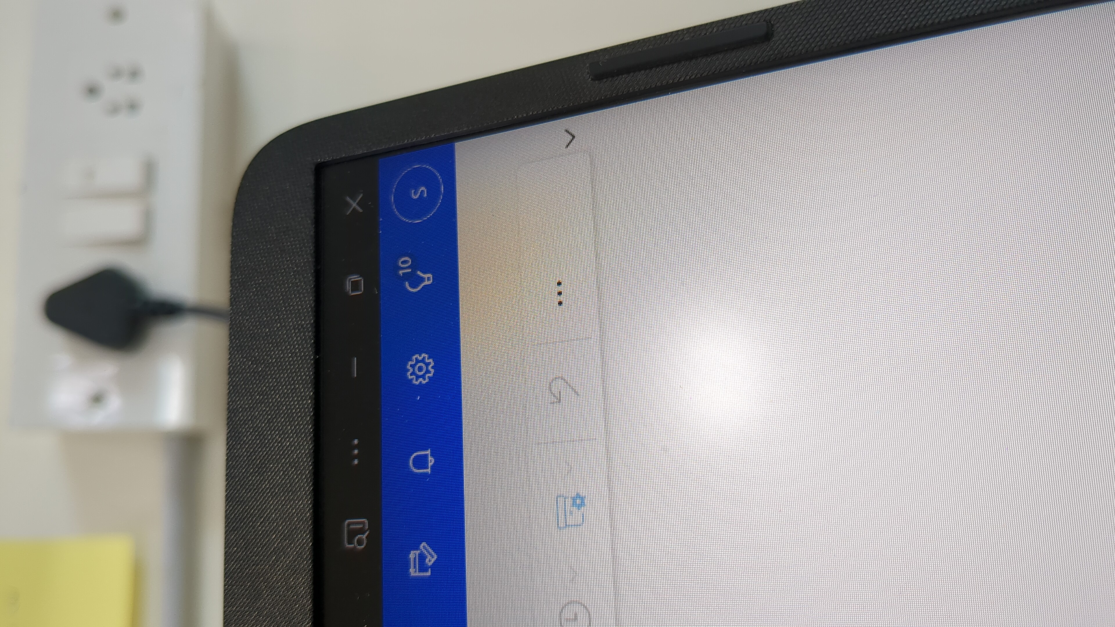 Random yellow spots in display - HP Support Community - 8710894