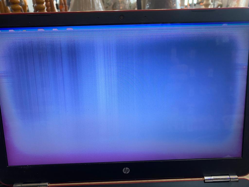 HP Pavilion 15-au007ni display is multicoloured when turning... - HP ...