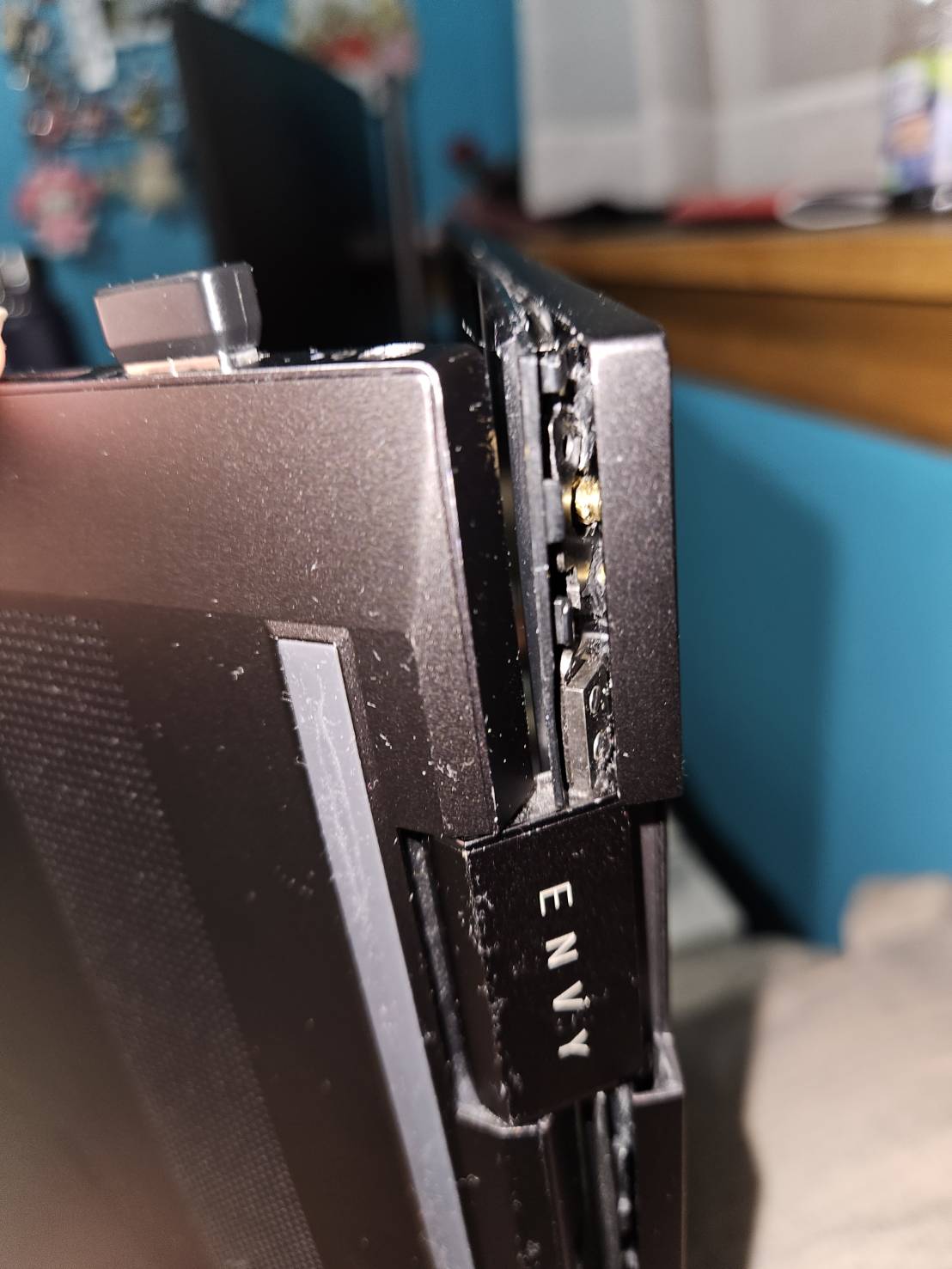 HP ENVY x360 Right Hinge Broken causing top to split - HP Support ...