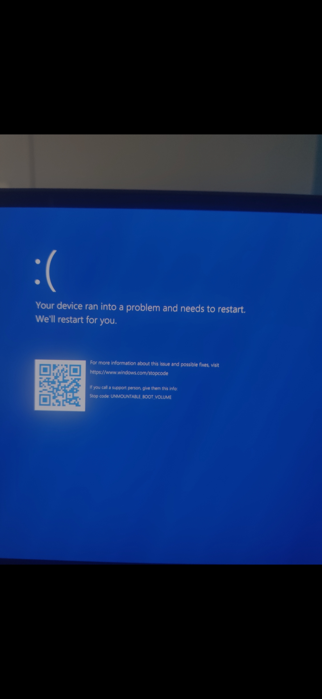 Blue screen with error code: unmountable boot volume - HP Support ...