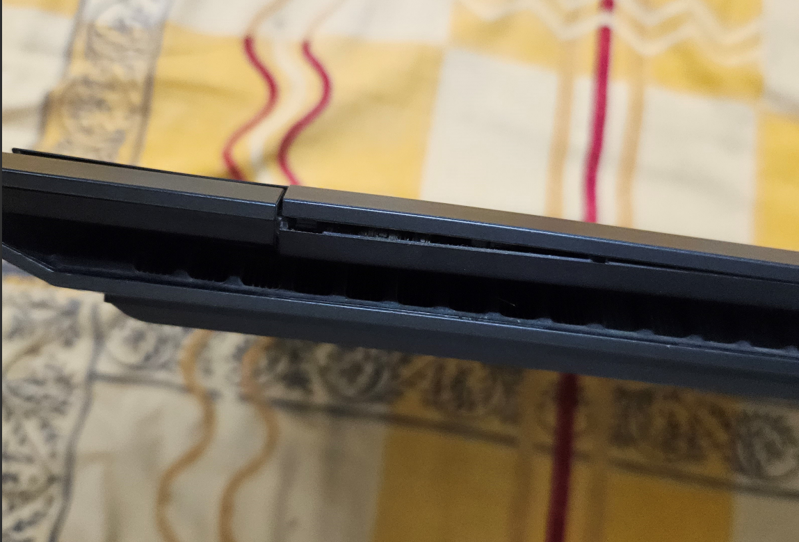 My Hp Victus 16 has hinge joint break up between display pan... - HP ...