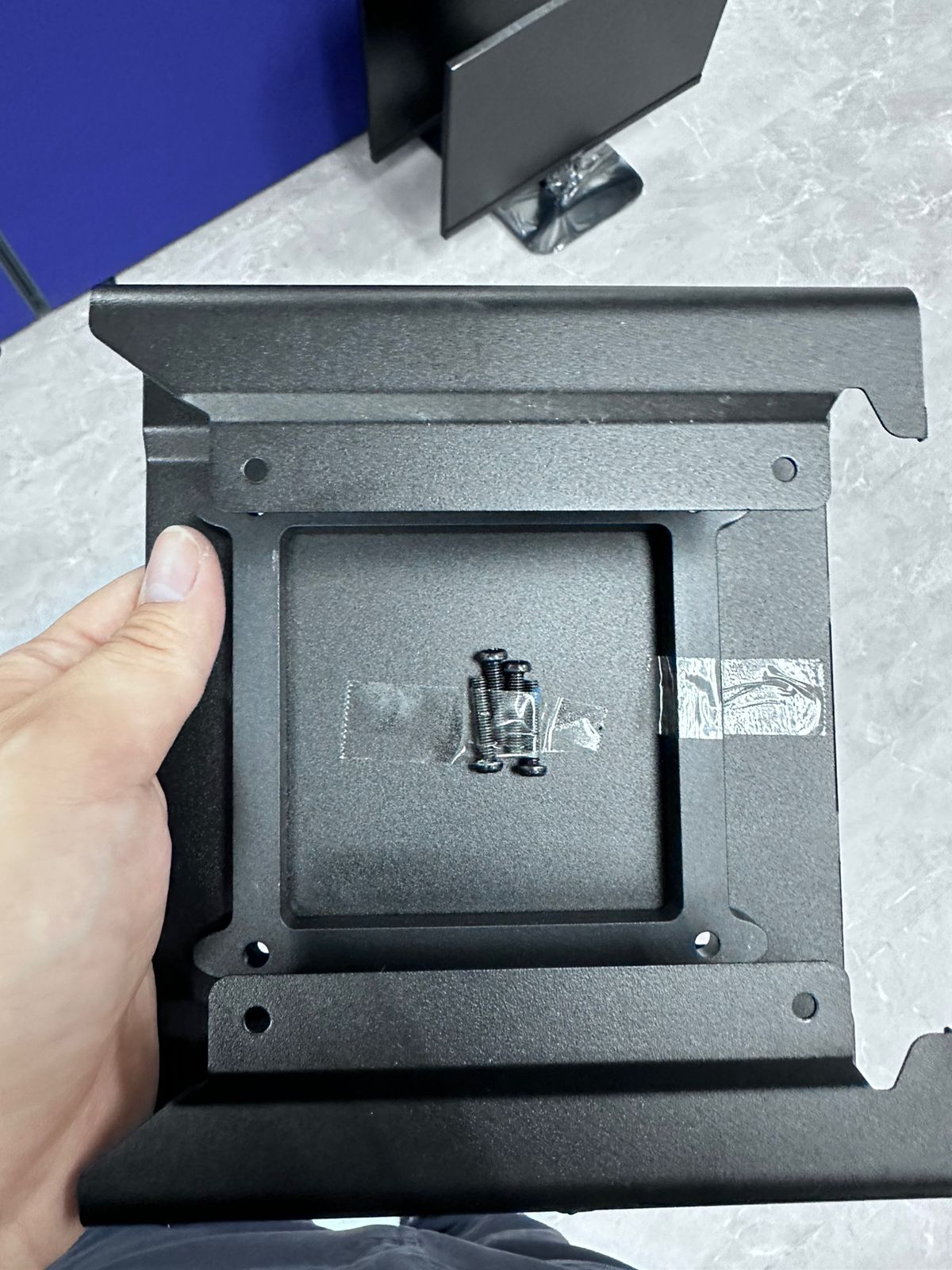 HP P24 G5 23.8 inch Monitor mounting bracket for HP elitedes... - HP ...