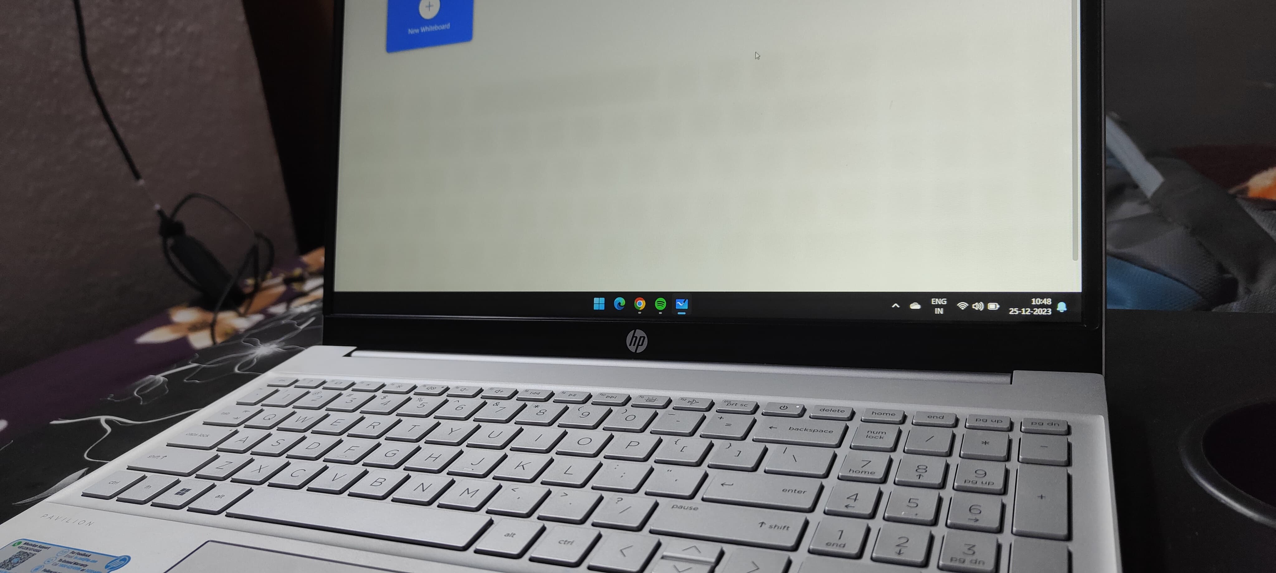 keyboard print on laptop screen - HP Support Community - 8947738