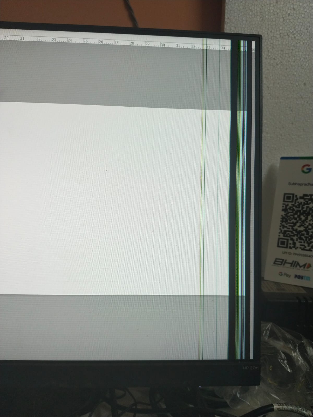 Black Lines on the right side desk top - HP Support Community - 8956360