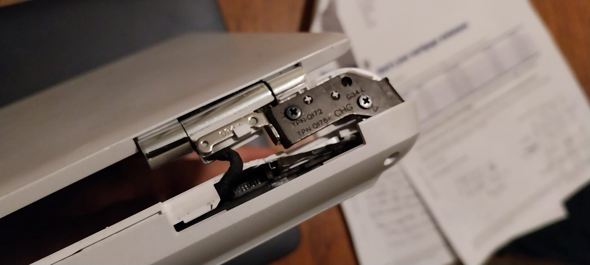 HP Pavilion Notebook Hinges are so stiff they cracked the la... - HP ...