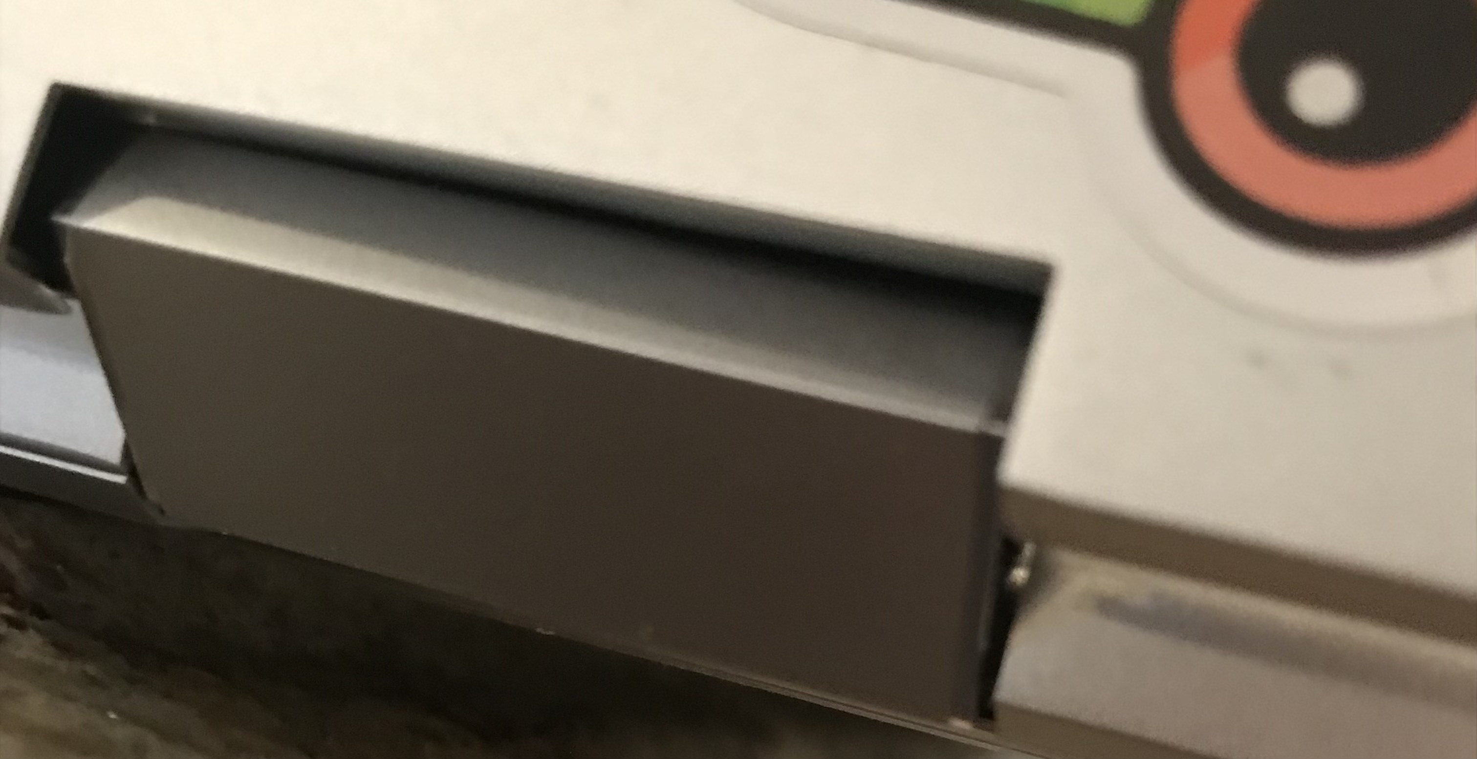 Screen popping out near hinge, with cracking noise - HP Support ...