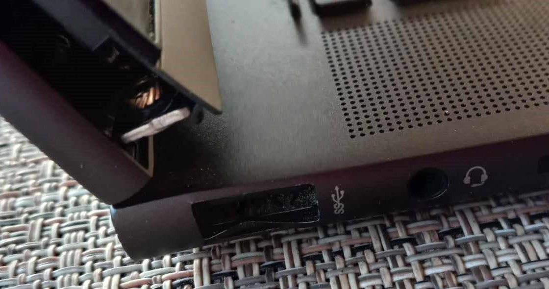 Hinge broke on laptop. - HP Support Community - 8990829
