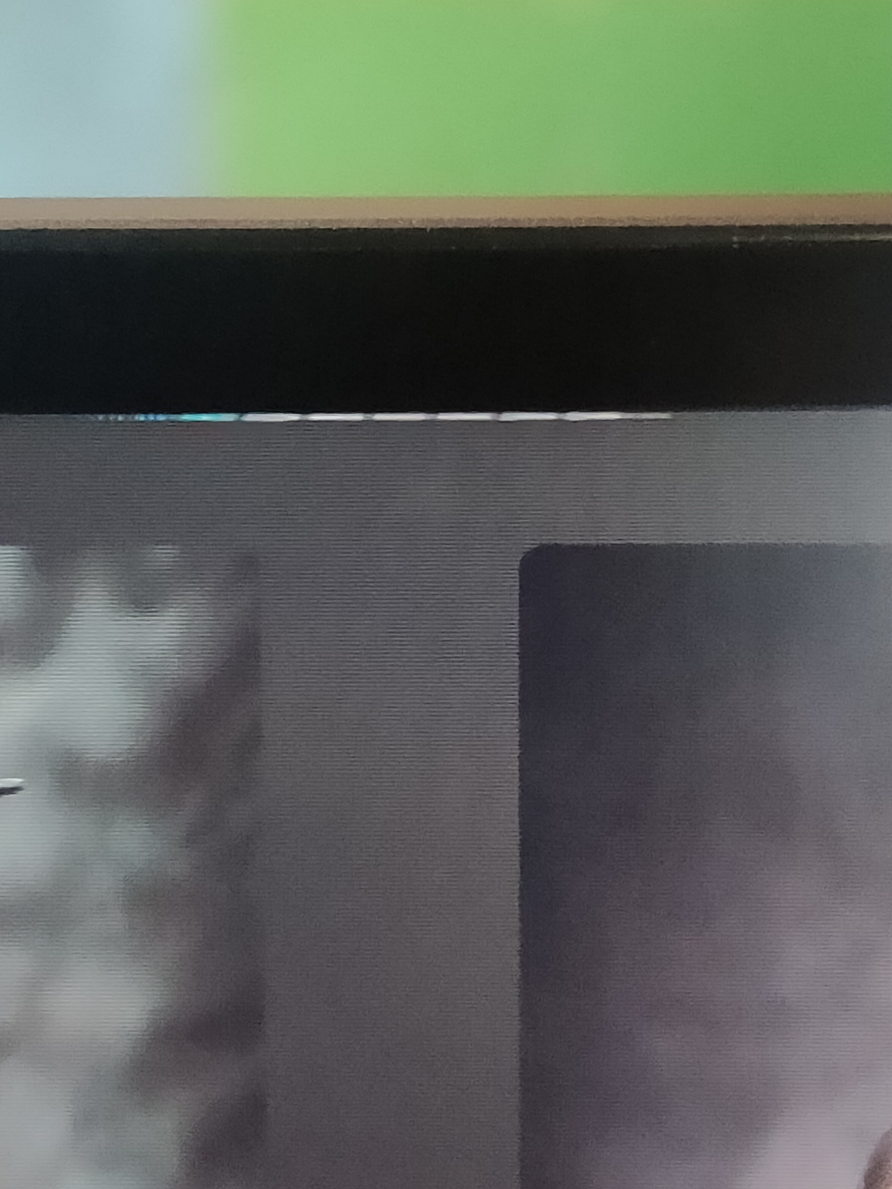 Screen turning white starting from boarder - HP Support Community - 9027876