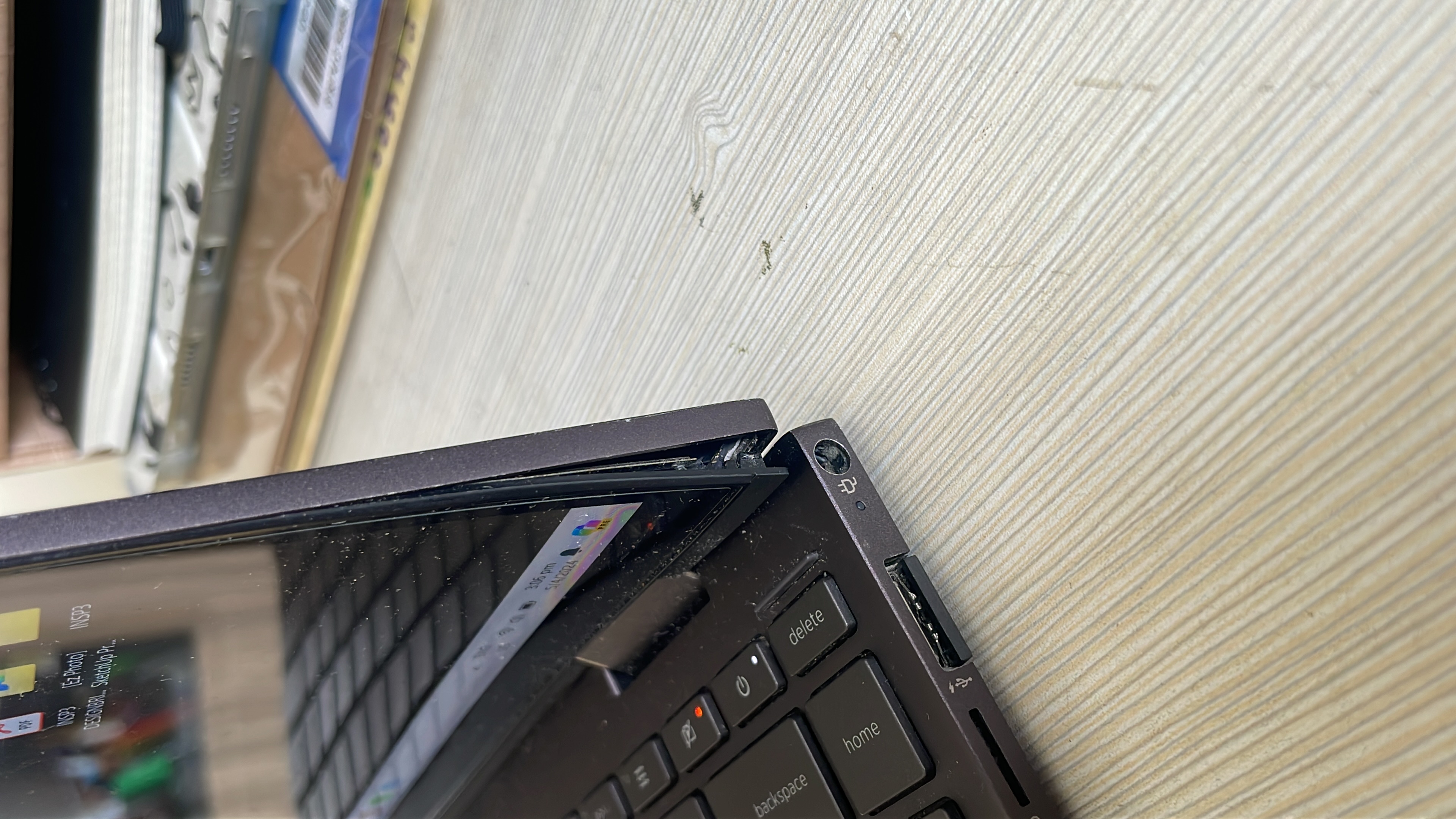 LAPTOP SCREEN POP OUT ???? - HP Support Community - 9036900