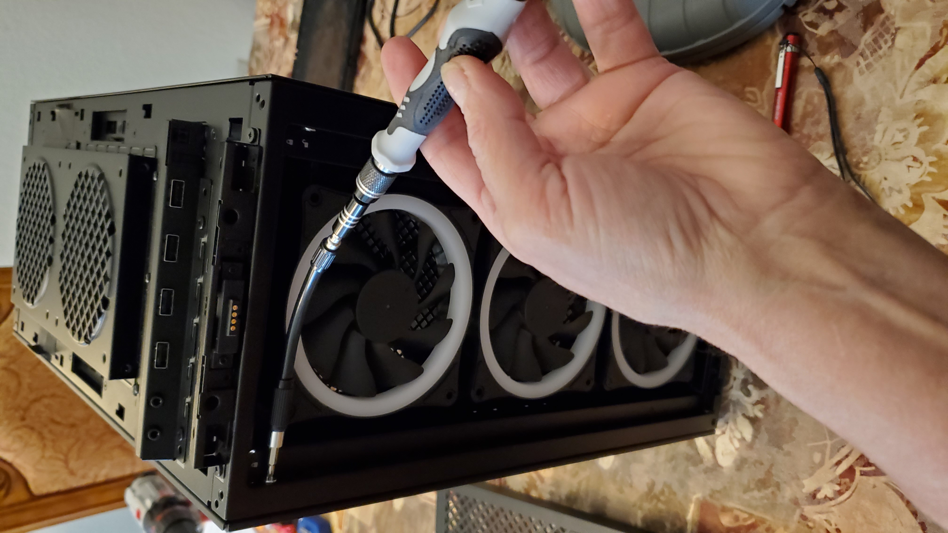 How to unlock the side panels on our OMEN 40L (and similar m... - HP ...
