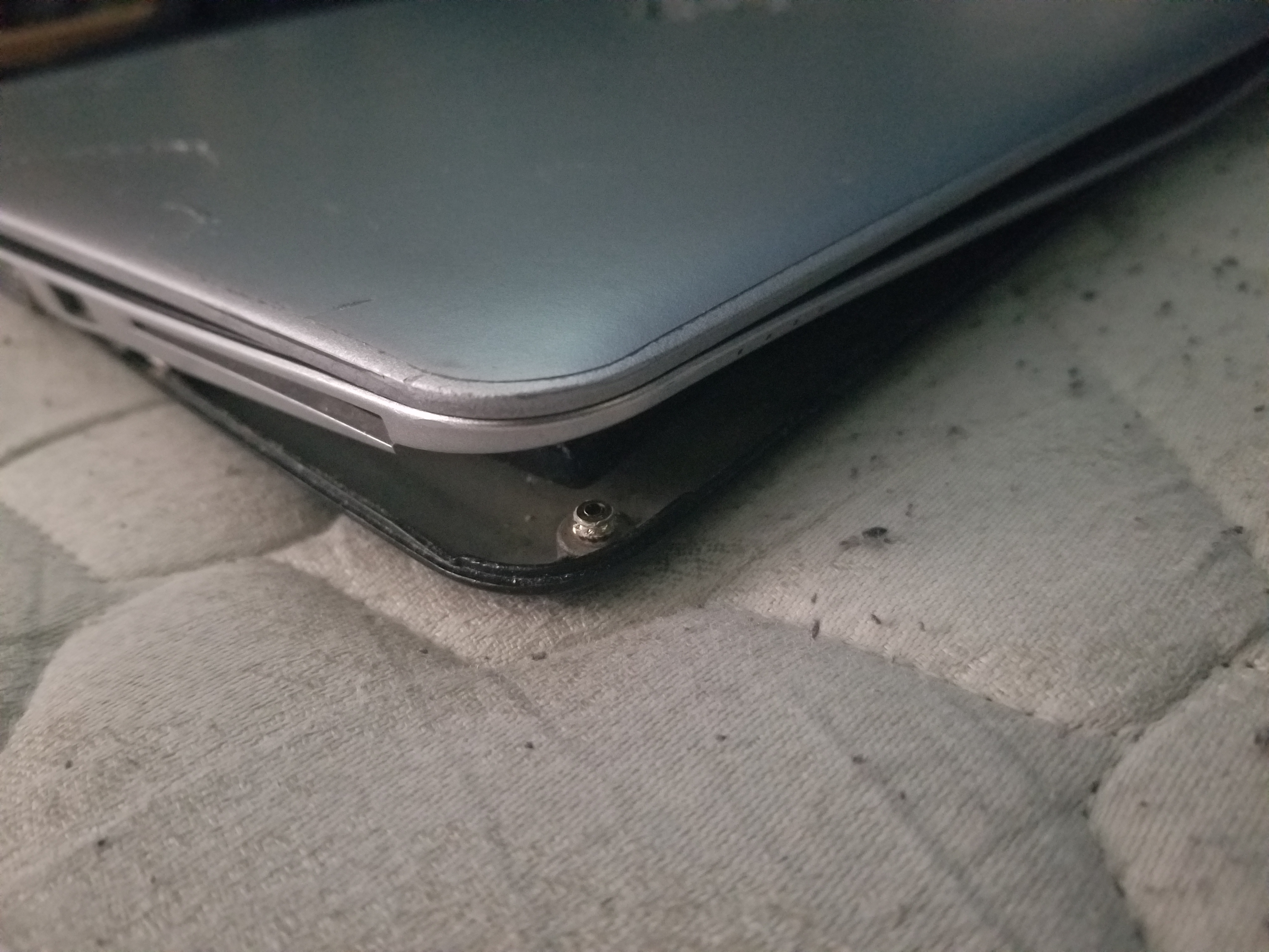 HP mt42 Mobile Thin Client laptop base warped and came loose - HP ...